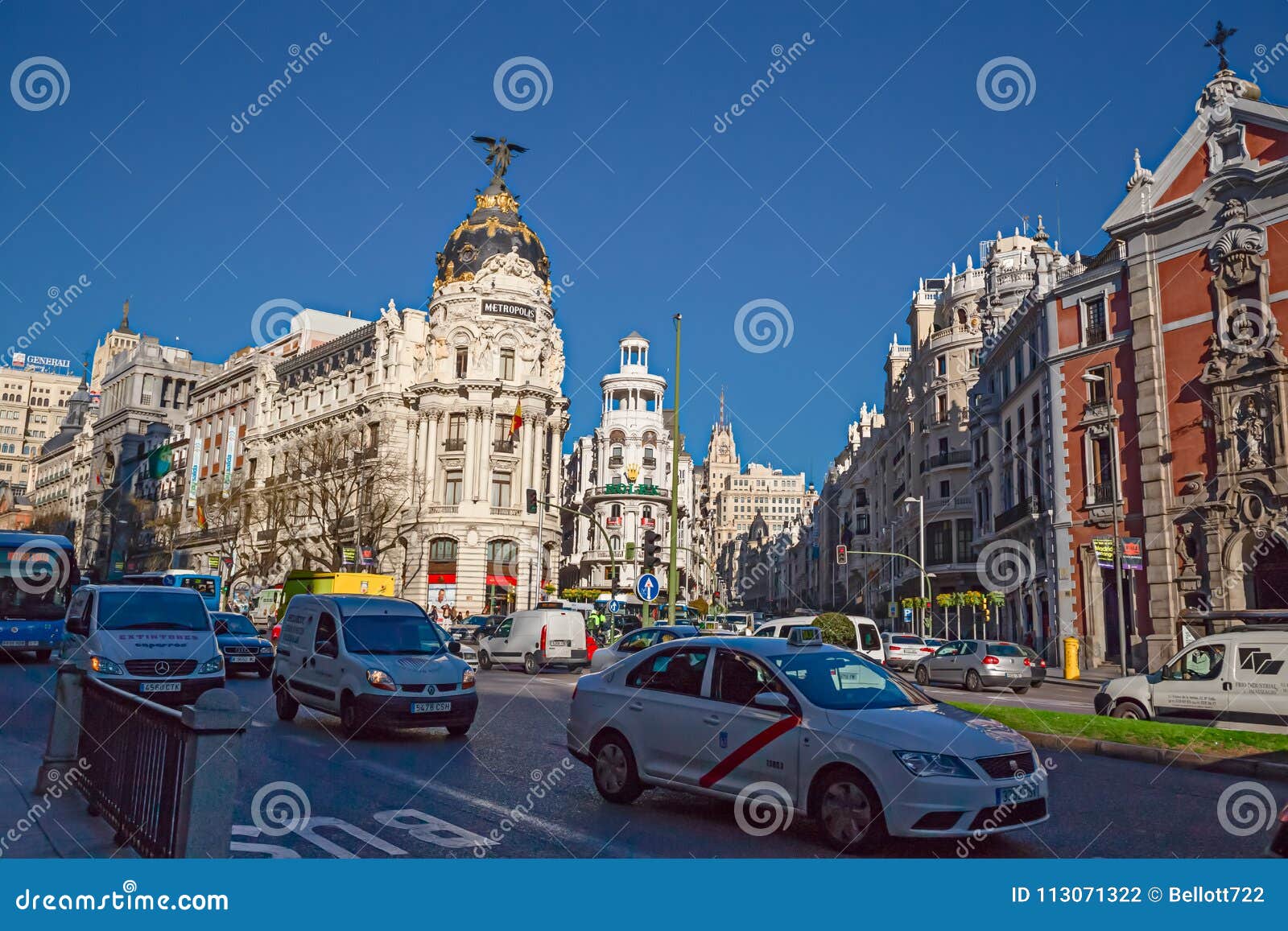 Calles de Madrid central fotografía editorial. Imagen de palacios ...