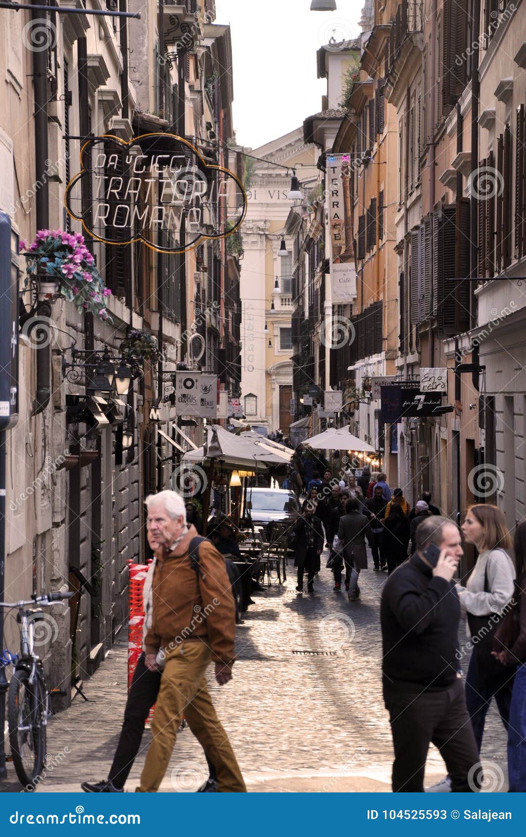 Calles de Roma foto de archivo editorial. Imagen de ciudad - 104525593