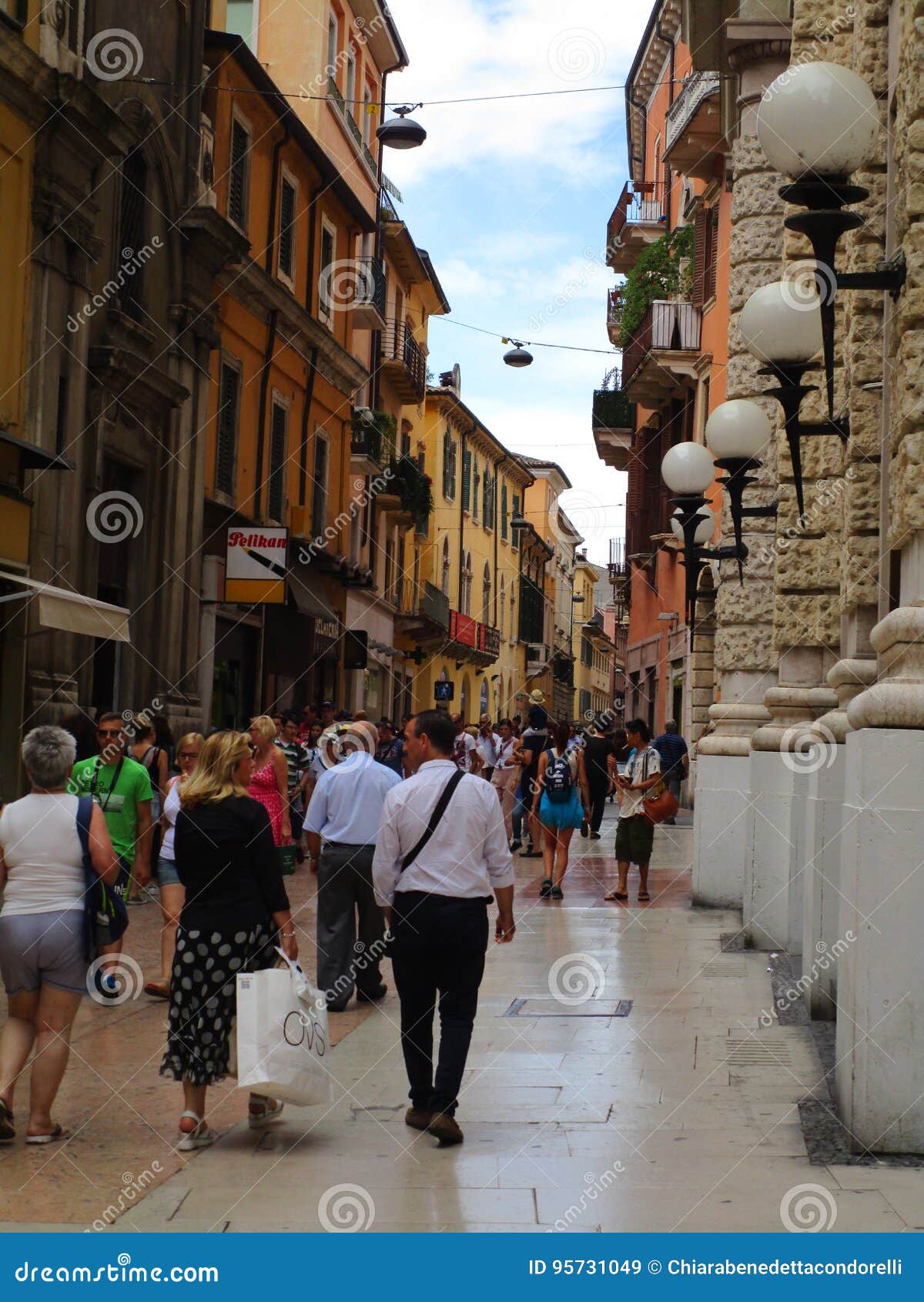 Calles de Verona imagen de archivo editorial. Imagen de verona - 95731049