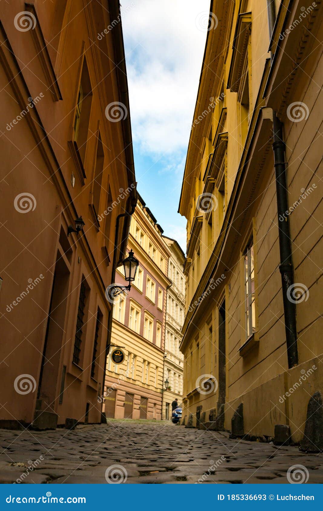 Calles Estrechas De La Antigua Praga Foto de archivo editorial - Imagen ...