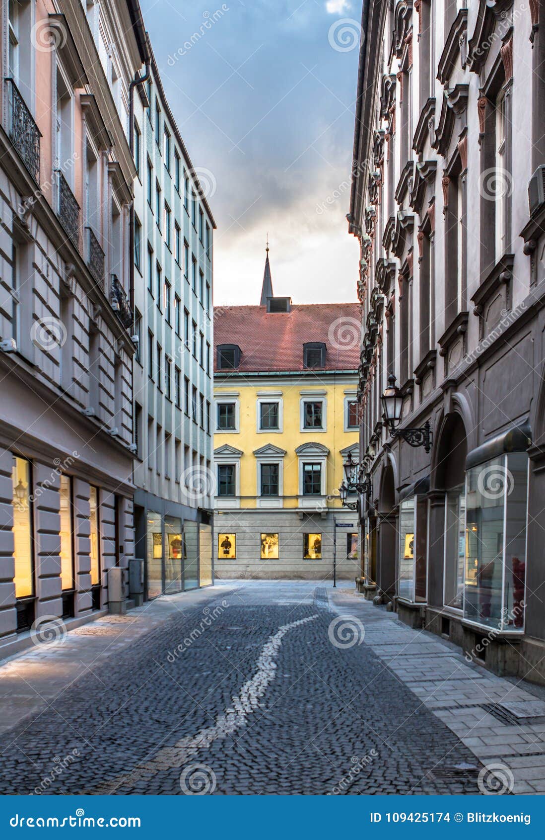 Calles Estrechas En Munich, Alemania Foto de archivo - Imagen de ...