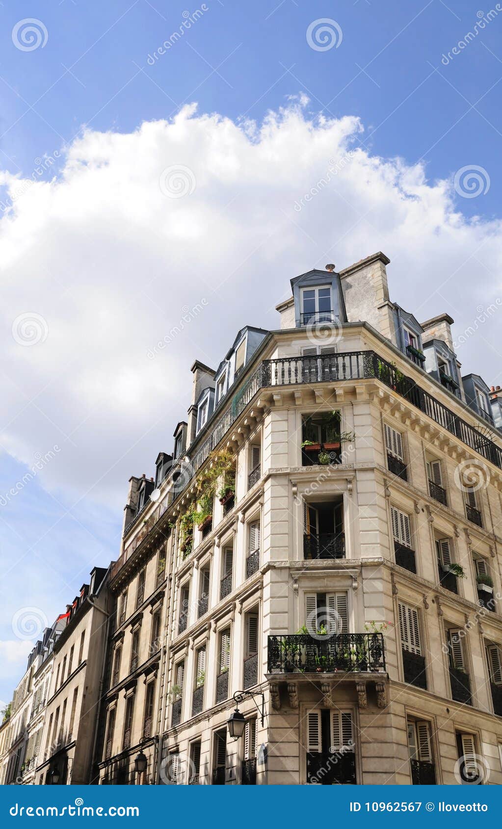 Calles Parisienses Hermosas Imagen de archivo - Imagen de elevador ...