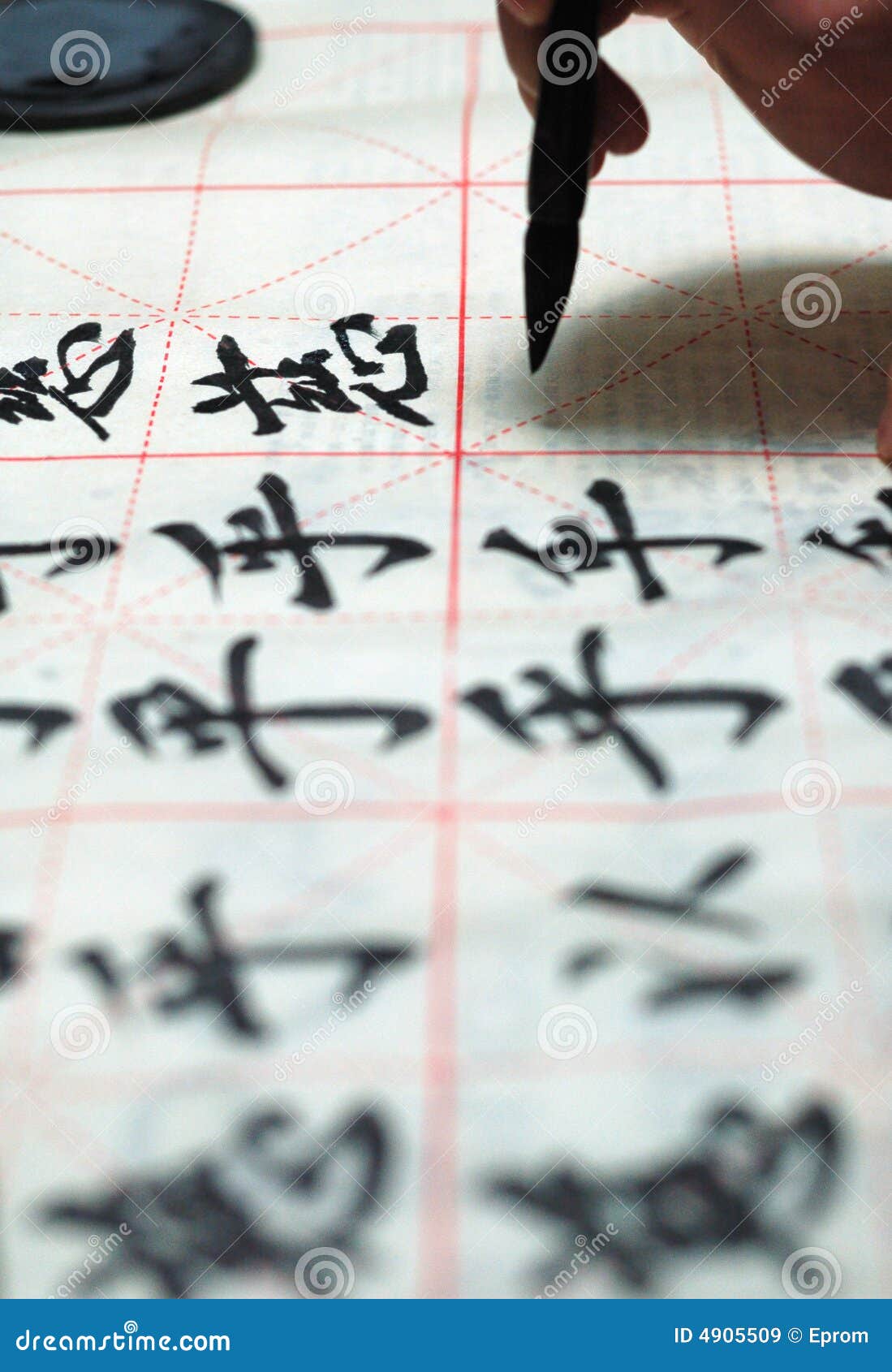 Calligraphie chinoise image stock. Image du apprendre - 4905509