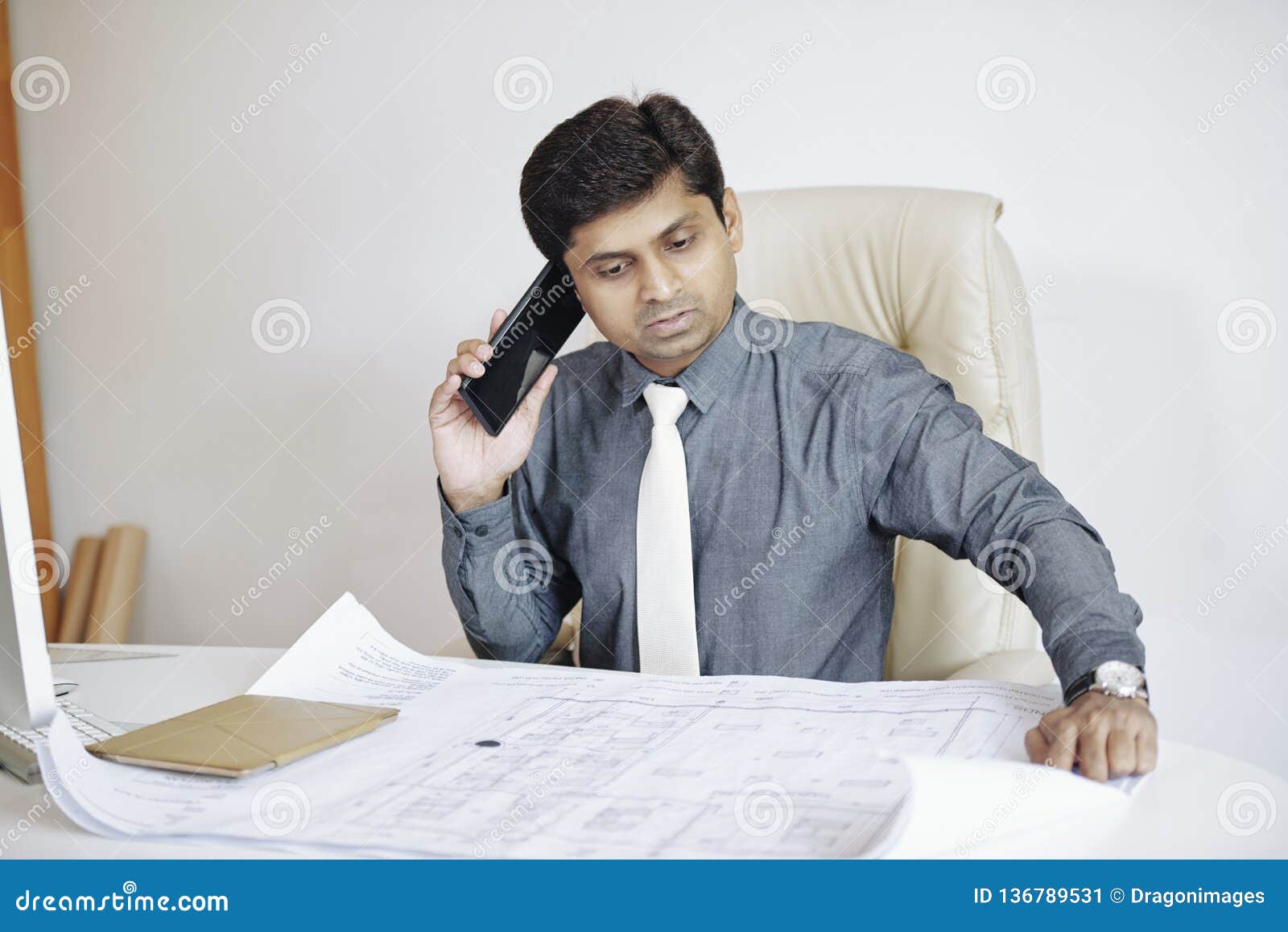 Calling engineer stock image. Image of examining, entrepreneur - 136789531