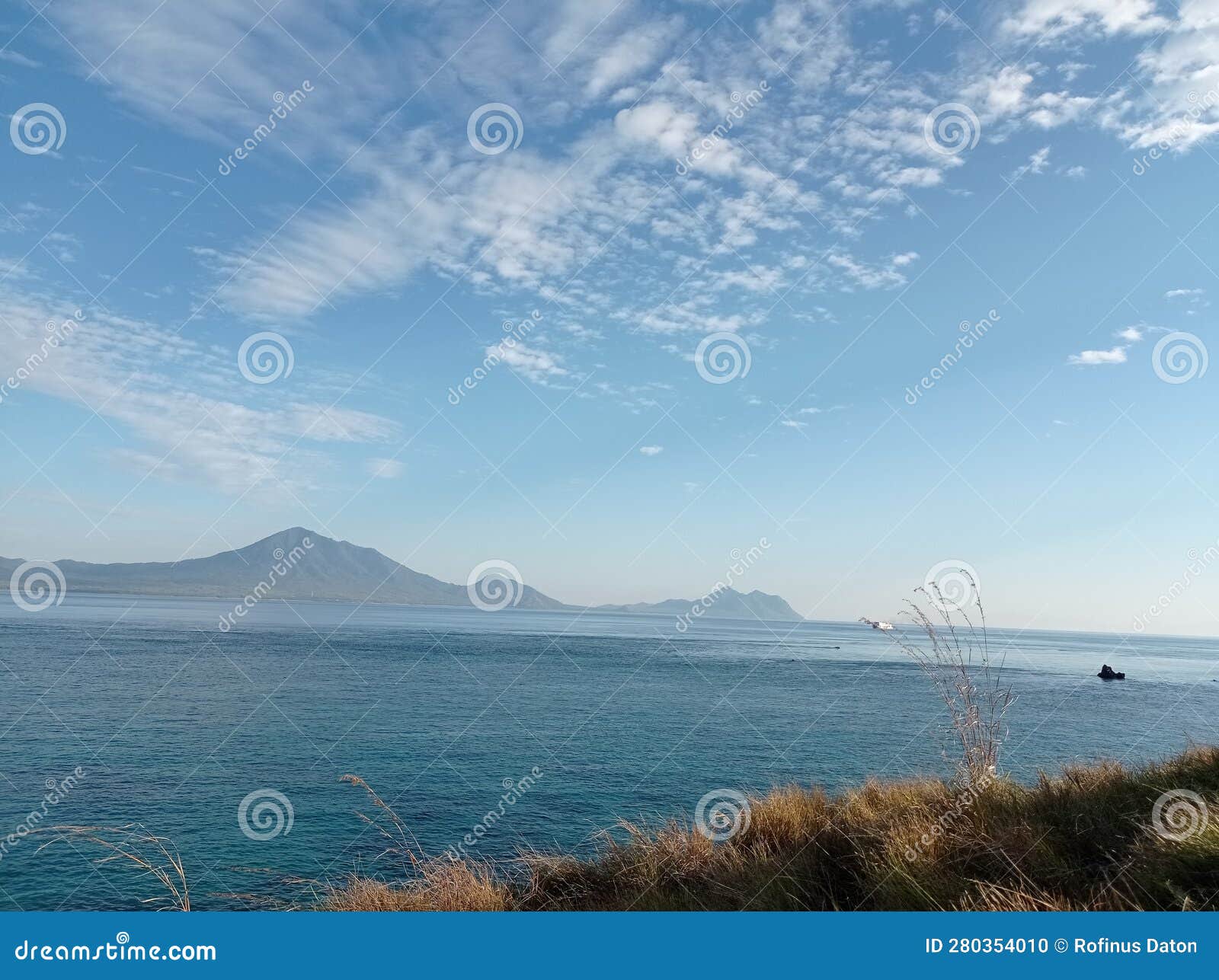 Narrow Strait Royalty-Free Stock Photography | CartoonDealer.com #53784659