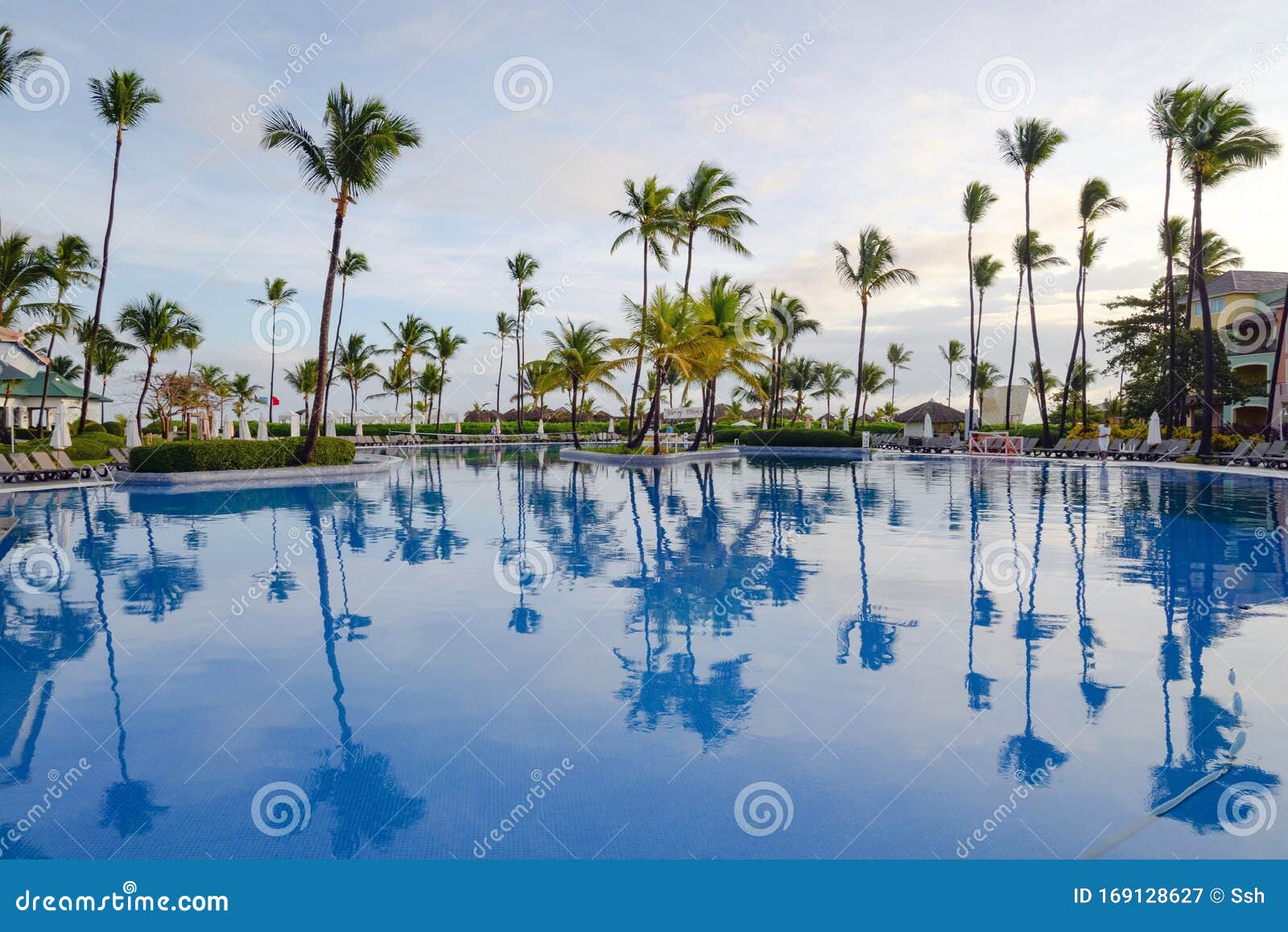 Calm Pool imagem de stock. Imagem de turismo, azul, vista - 169128627
