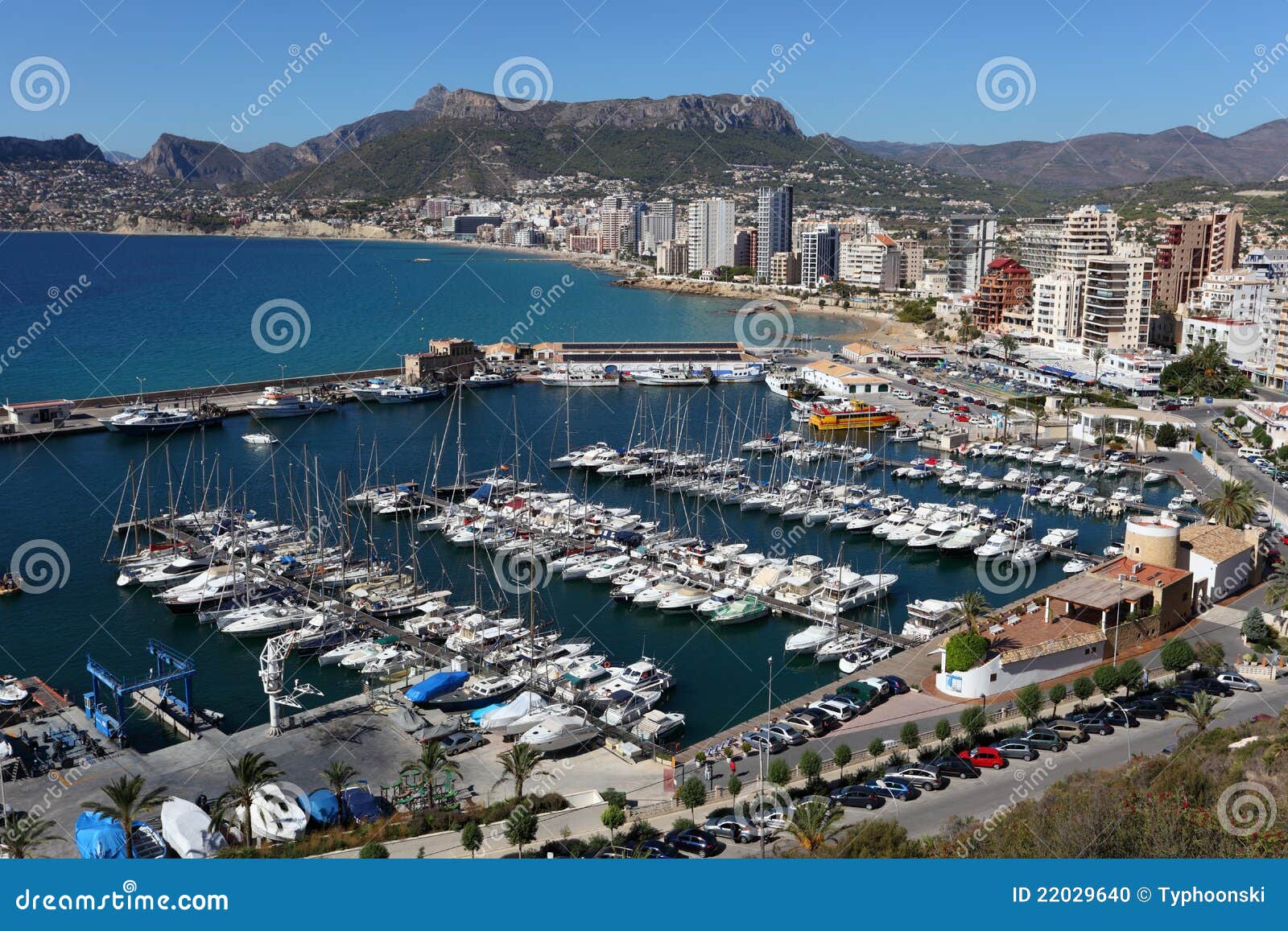 Calpe marina kurort Spain zdjęcie stock. Obraz złożonej z kurort - 22029640