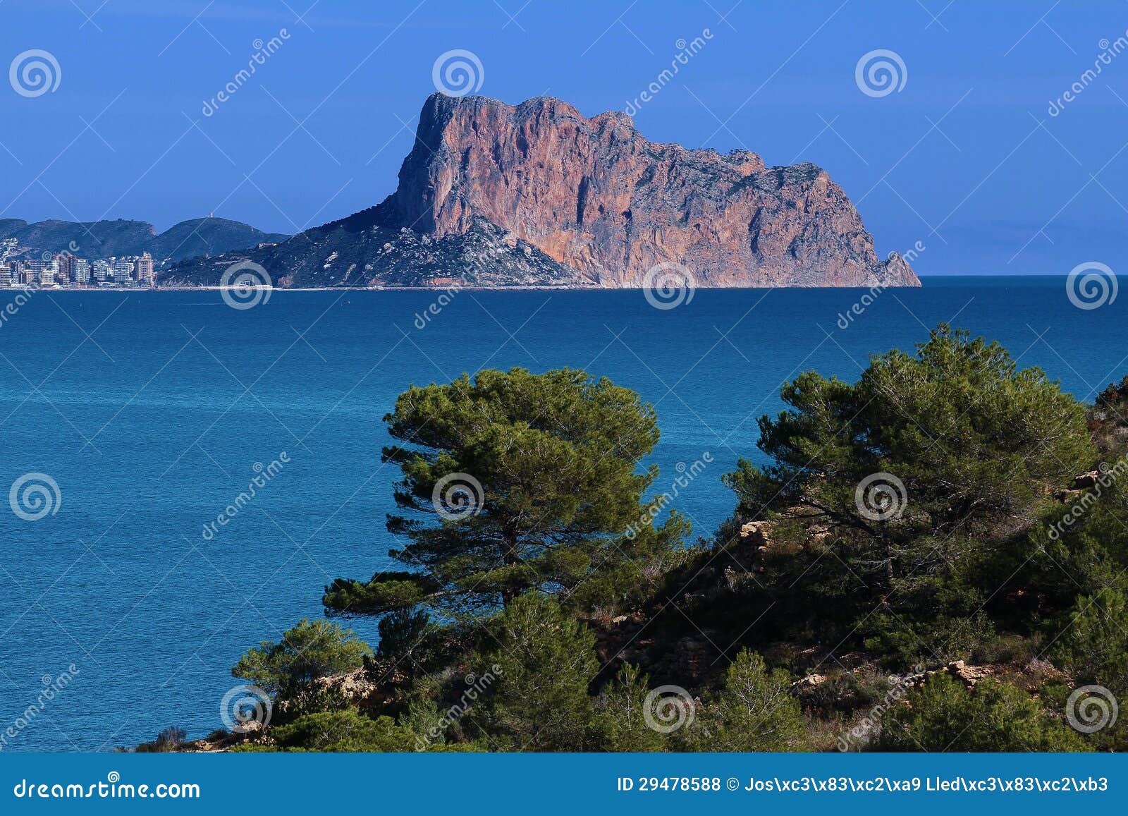 Calpe rots stock foto. Image of haven, strand, water - 29478588
