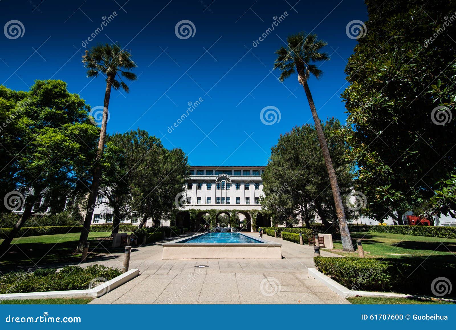 Caltech redactionele afbeelding. Image of cirkel, gras - 61707600