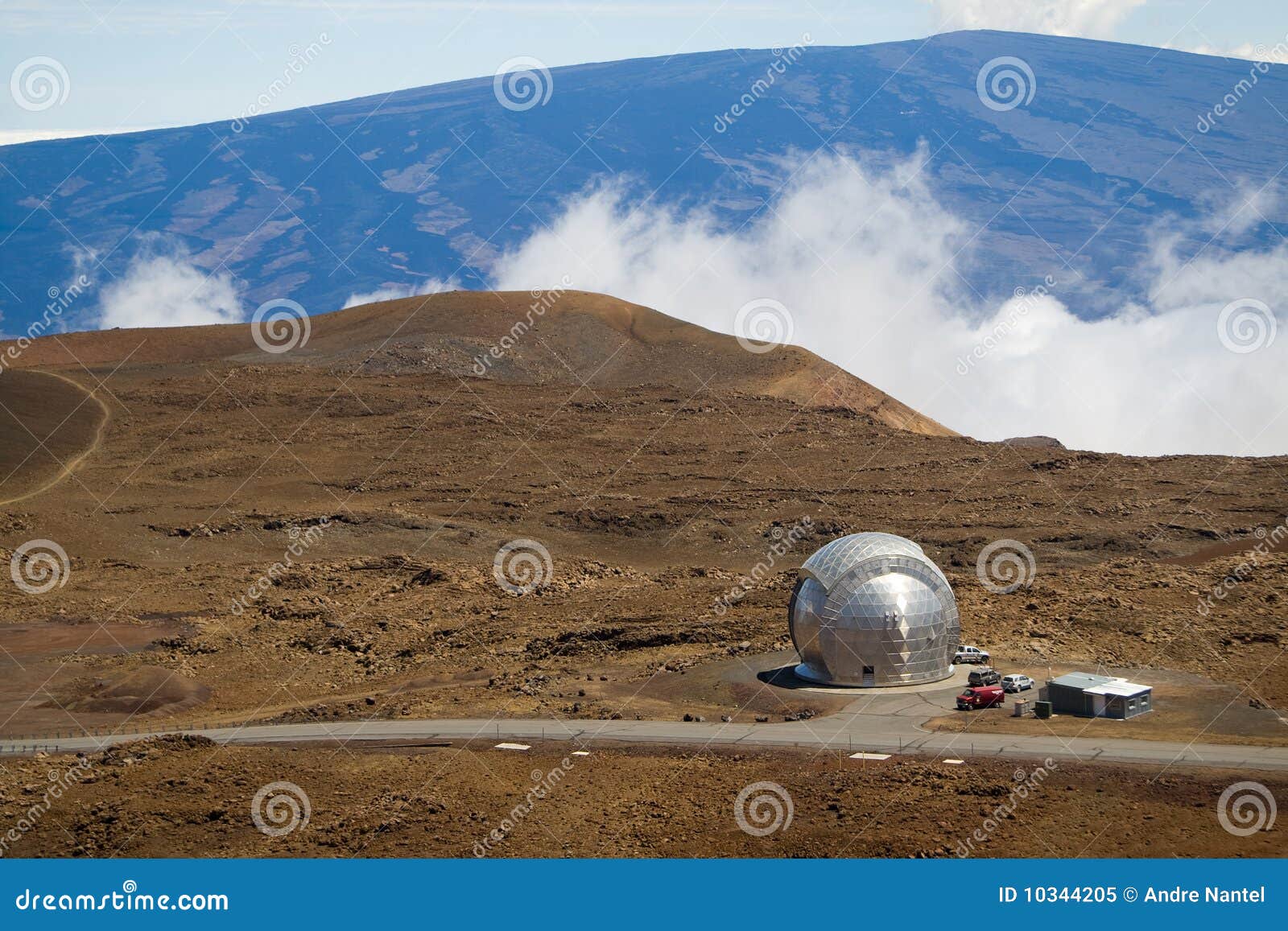 Caltech Submillimeter Observatory Stock Image - Image of space, cirrus ...