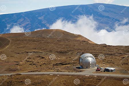 Caltech Submillimeter Observatory Stock Image - Image of space, cirrus ...