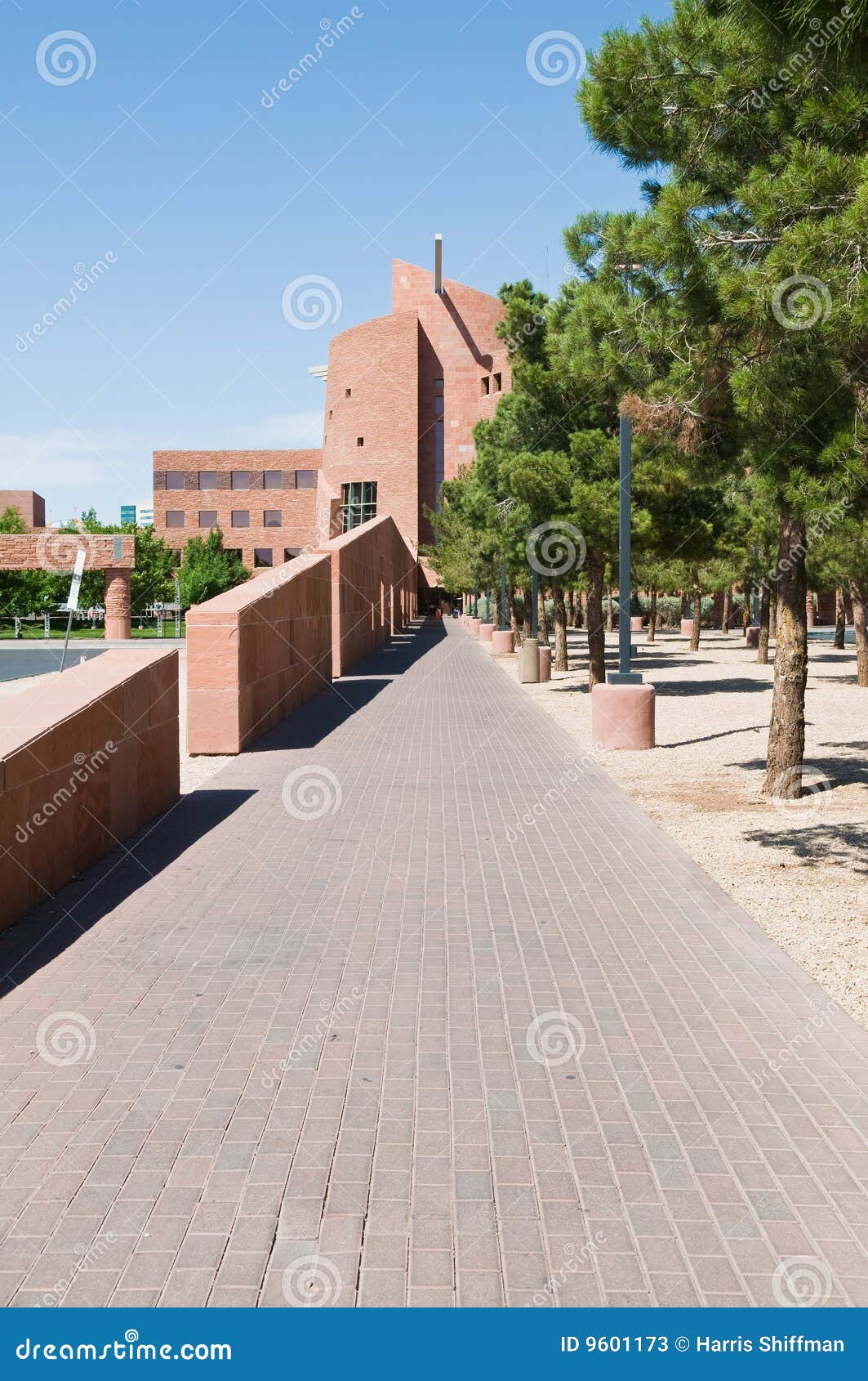 Calzada foto de archivo editorial. Imagen de moderno, ladrillo - 9601173