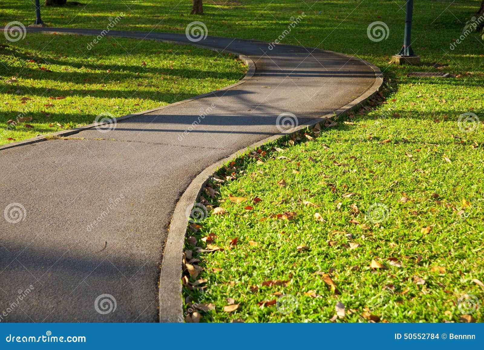 Calzada peatonal foto de archivo. Imagen de ejercicio - 50552784