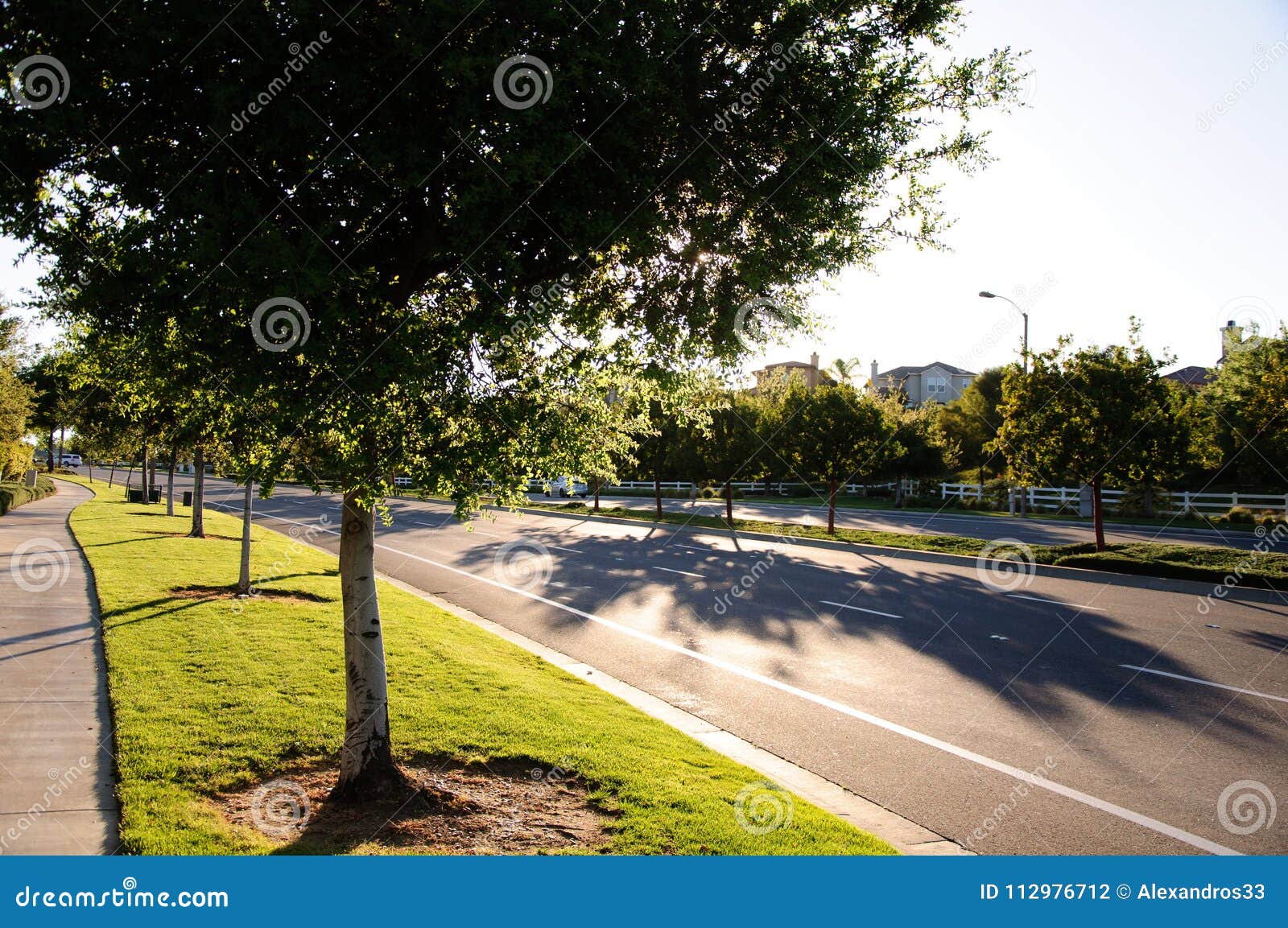 Calzada Peatonal Para El Ejercicio Y El Paseo Foto de archivo - Imagen ...