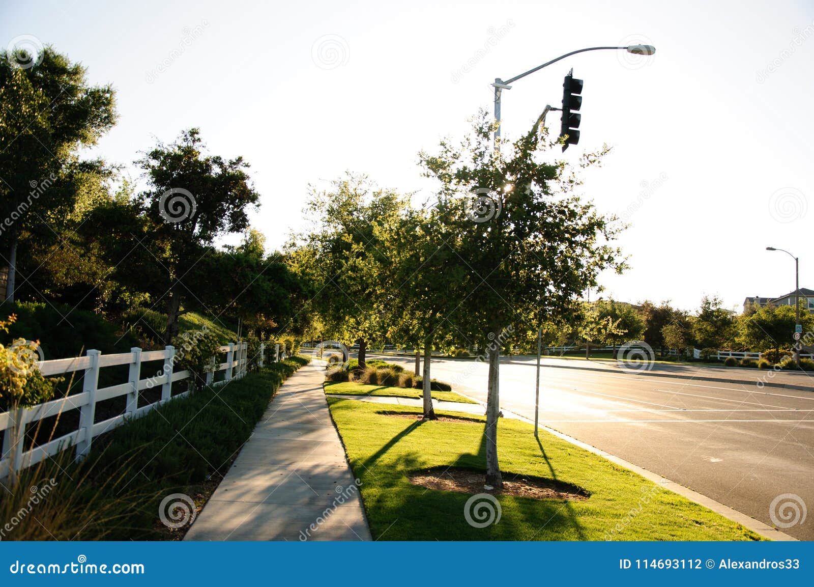 Calzada Peatonal Para El Ejercicio Y El Paseo Foto de archivo - Imagen ...