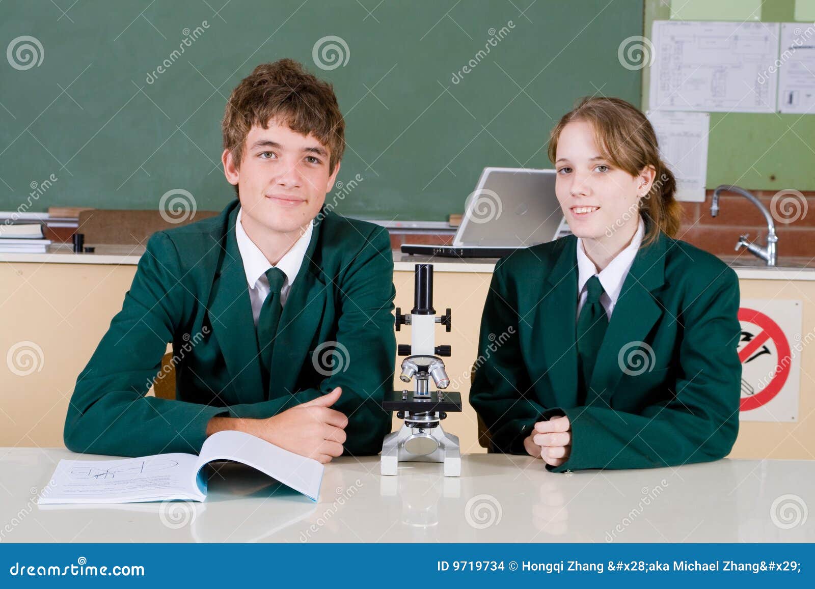 Camarades De Classe Photo Stock Image Du Homme Concentration 9719734
