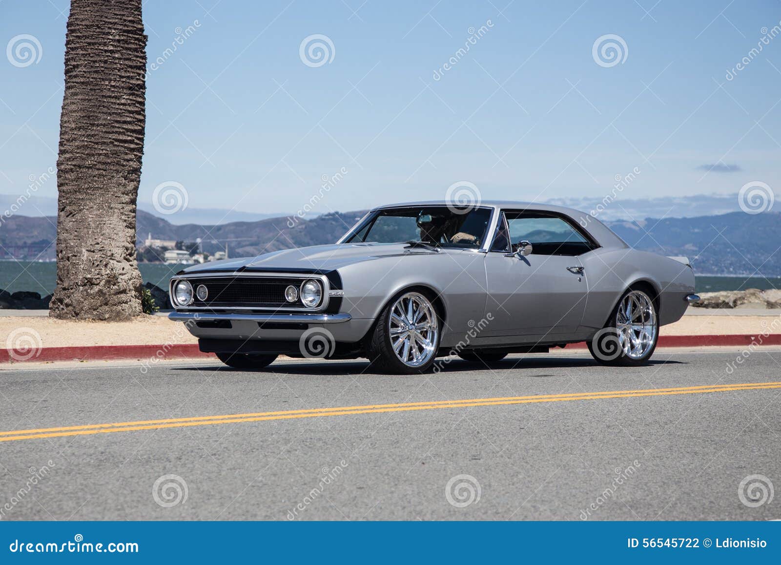 1967年Camaro SS 350 图库摄影片. 图片 包括有 小珠靠岸的, 最大, 月度, 异域, 汽车 - 56545722