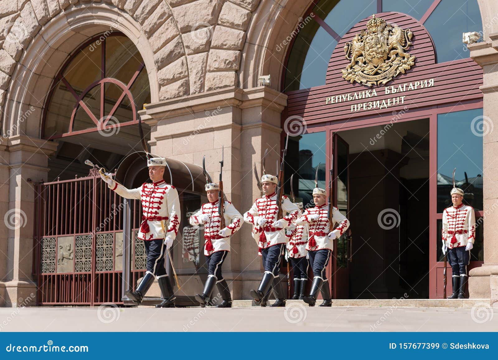 Cambio de guardia imagen de archivo editorial. Imagen de naturalizado ...