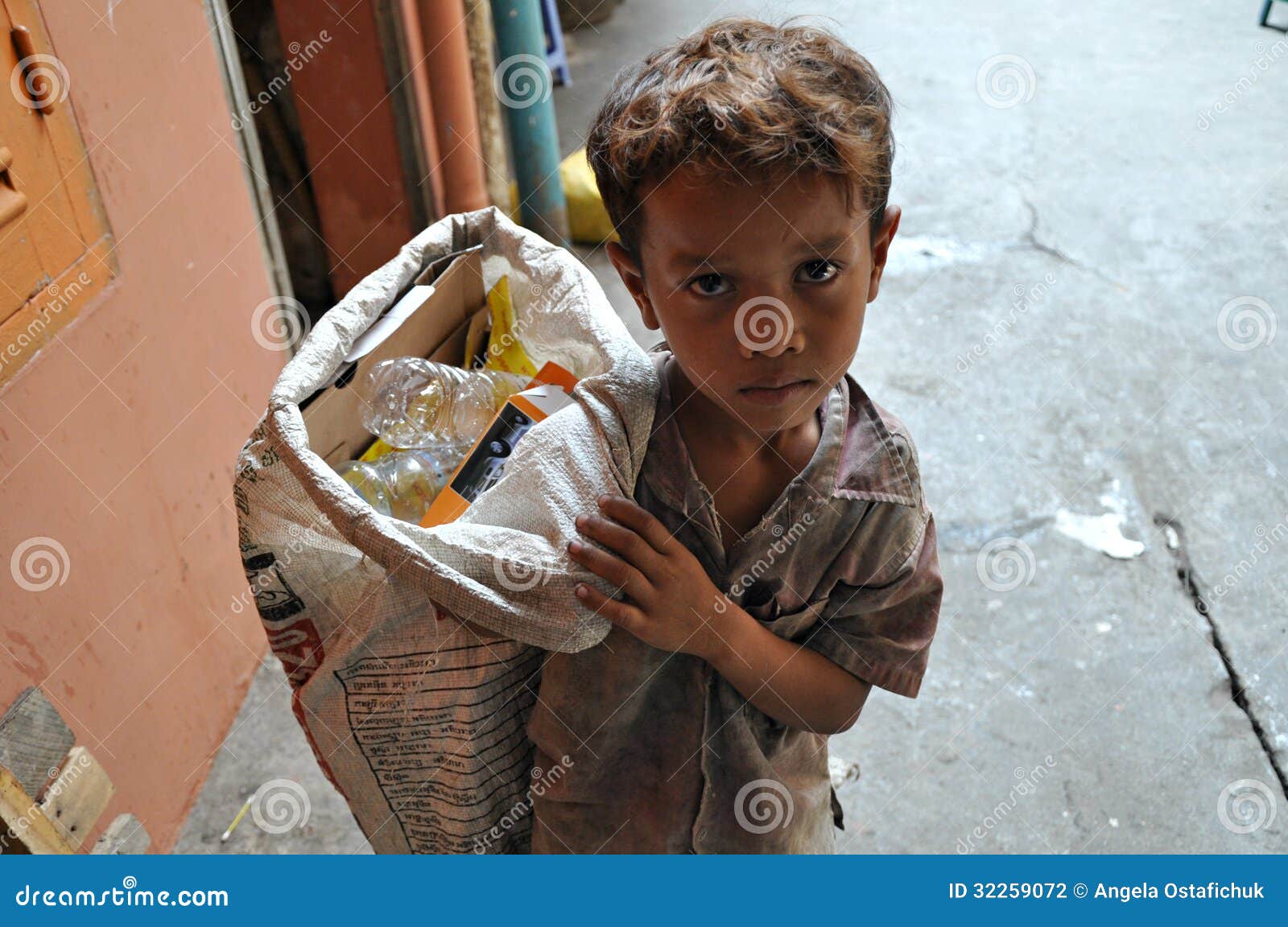 Cambodian Bottle-Picker editorial photography. Image of male - 32259072