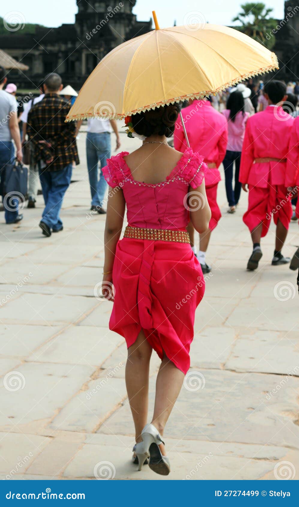 Cambodian Bride at Angkor Wat Editorial Stock Image - Image of formal ...