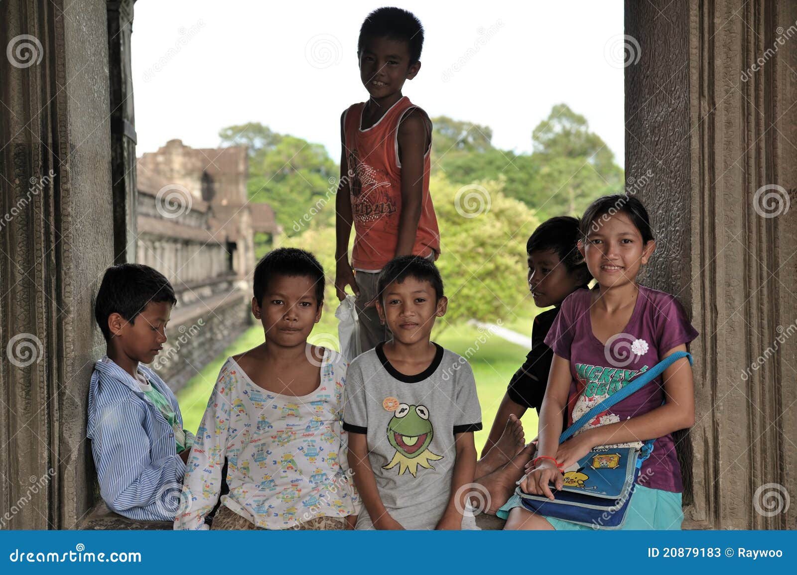 Cambodian Children in Angkor Wat Editorial Stock Photo - Image of ...