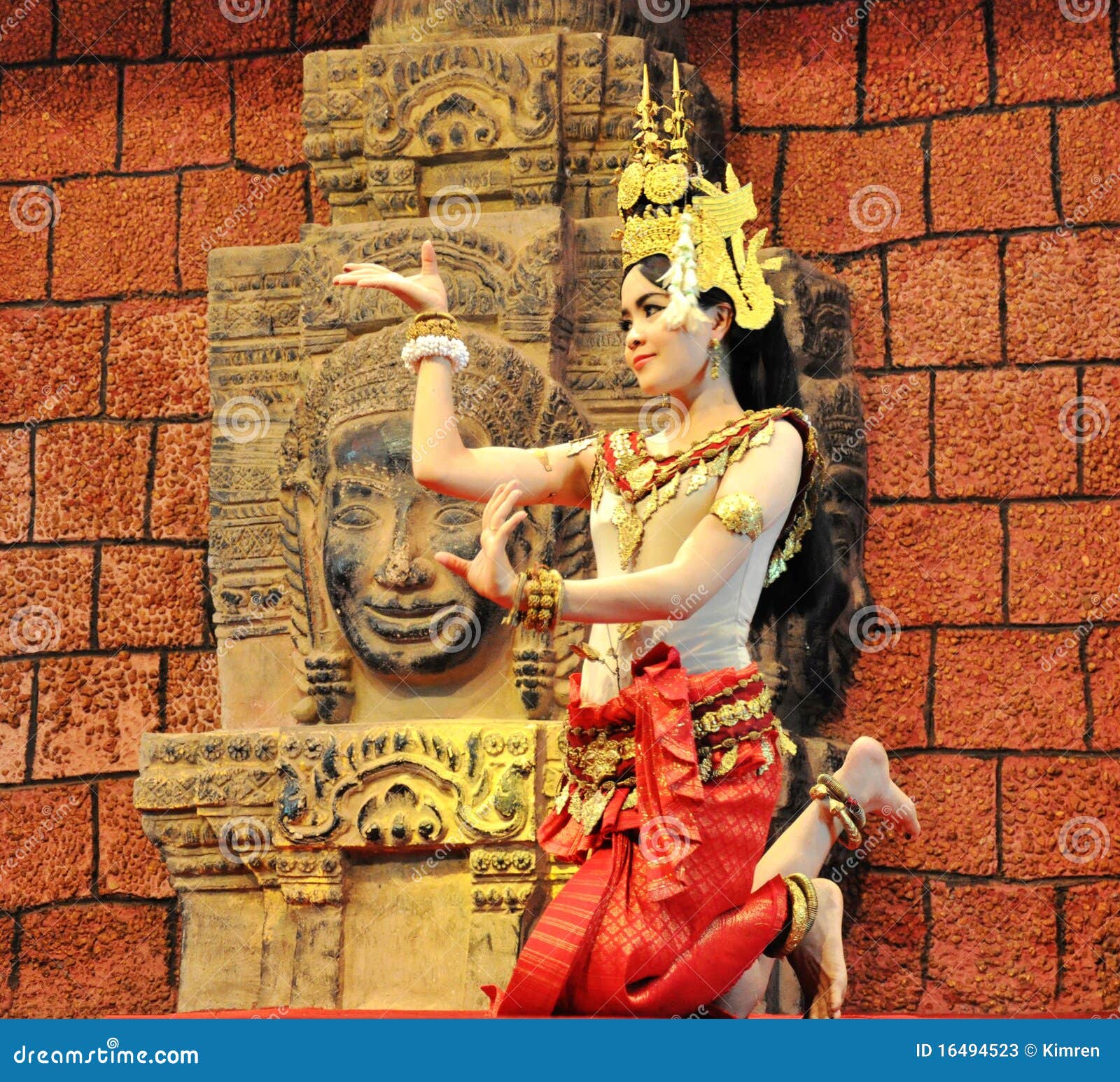 Cambodian dance girl editorial stock photo. Image of expression - 16494523