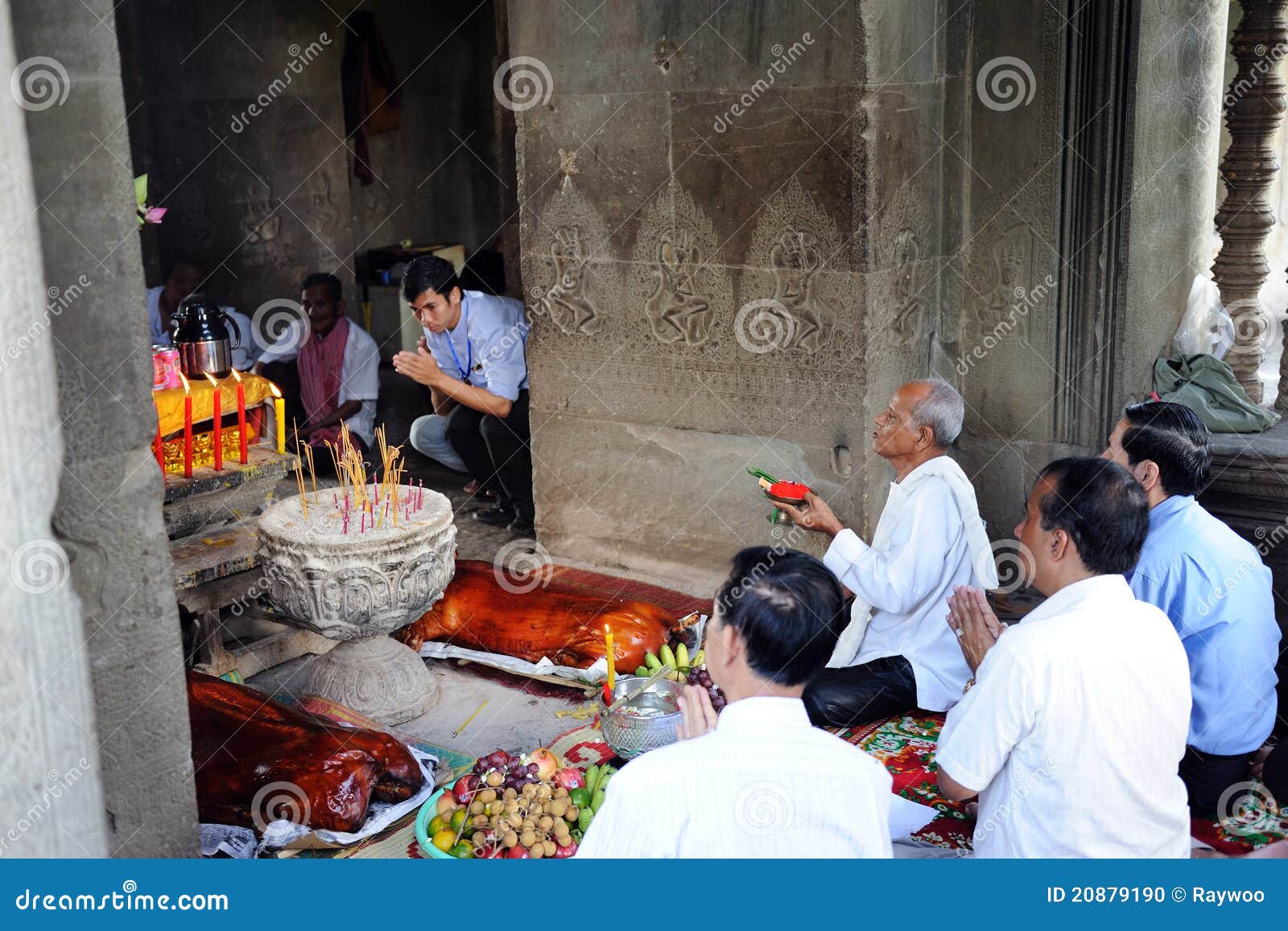 Cambodian People Performing Ritual Editorial Image - Image of burn ...