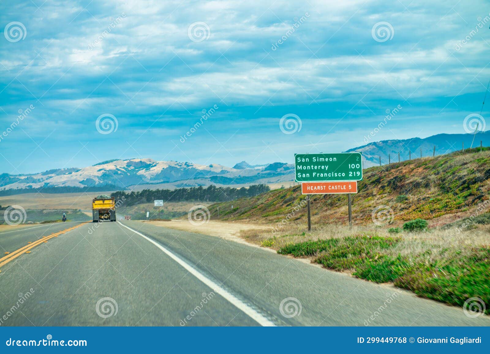Cambria, CA - August 3, 2017: Beautiful View of Cambria City Streets ...
