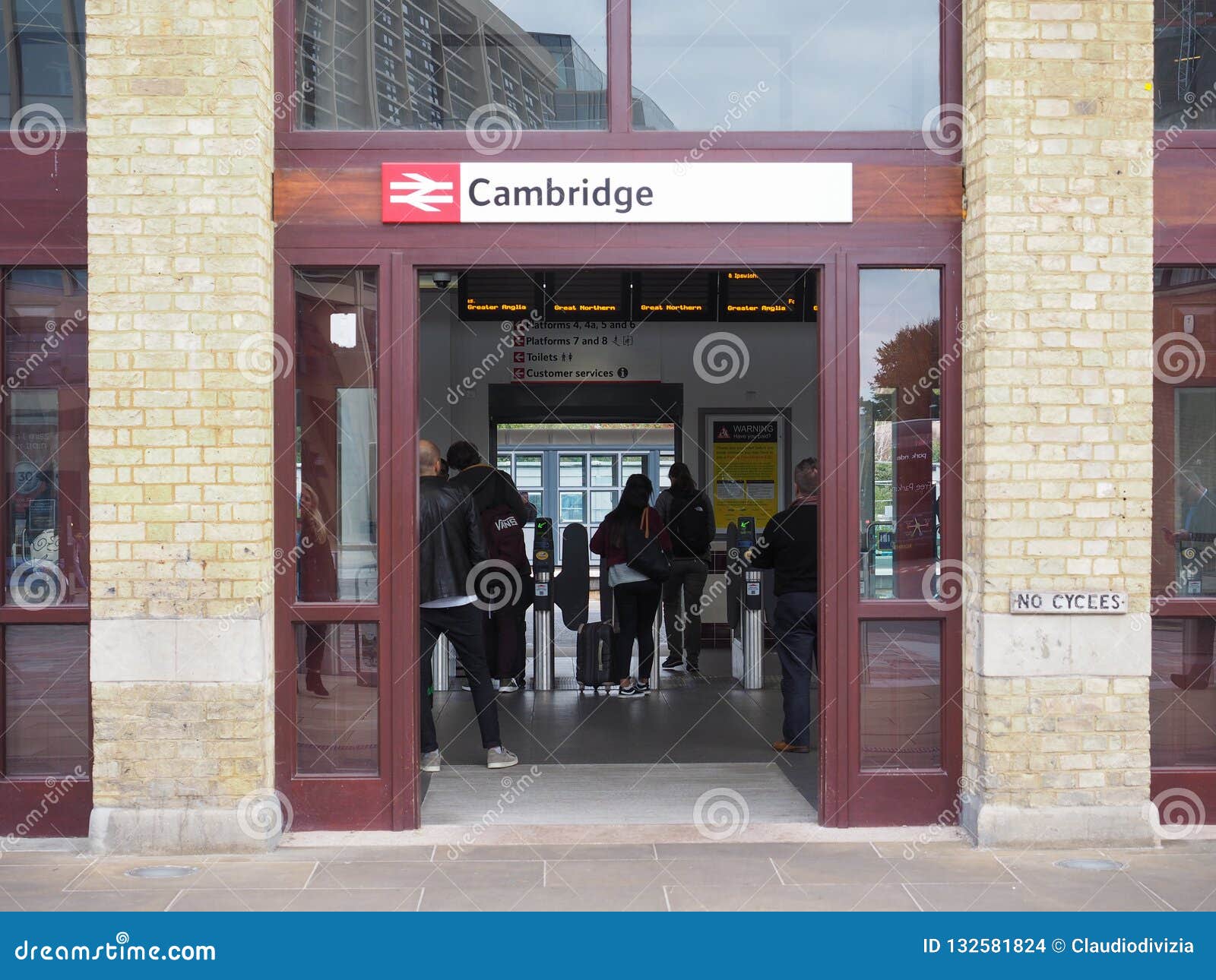 Cambridge railway station editorial stock image. Image of urban - 132581824