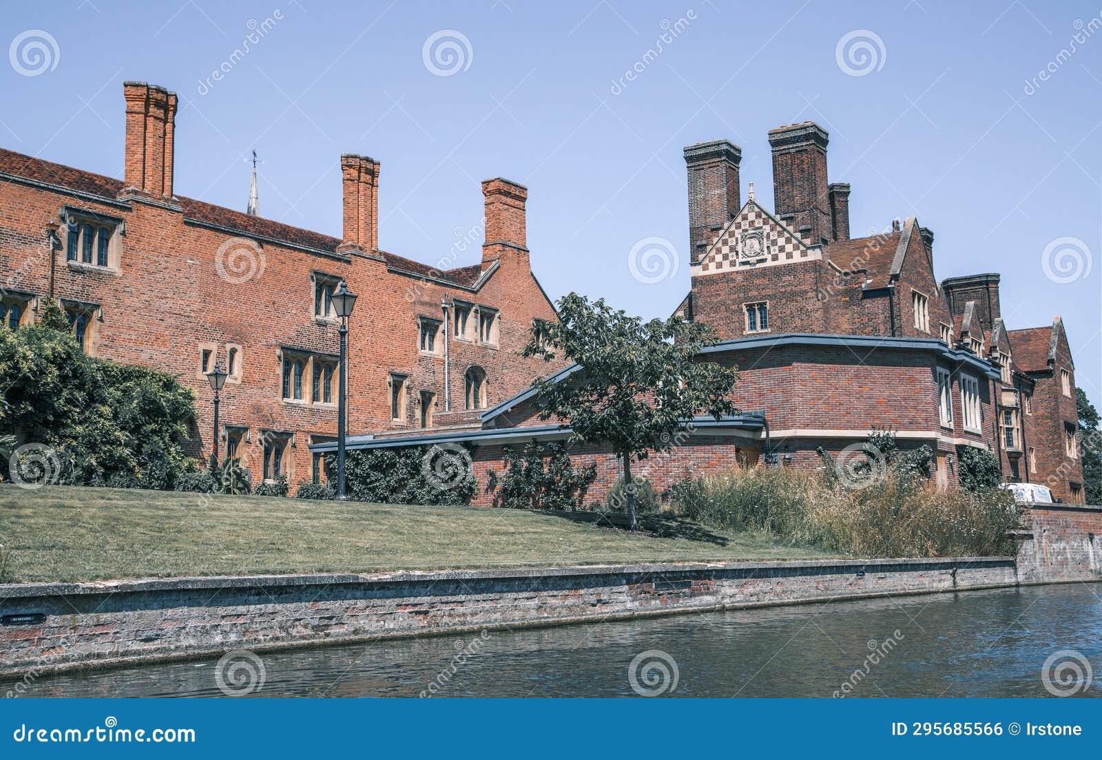 Cambridge University Campus Buildings, UK Editorial Photo - Image of ...