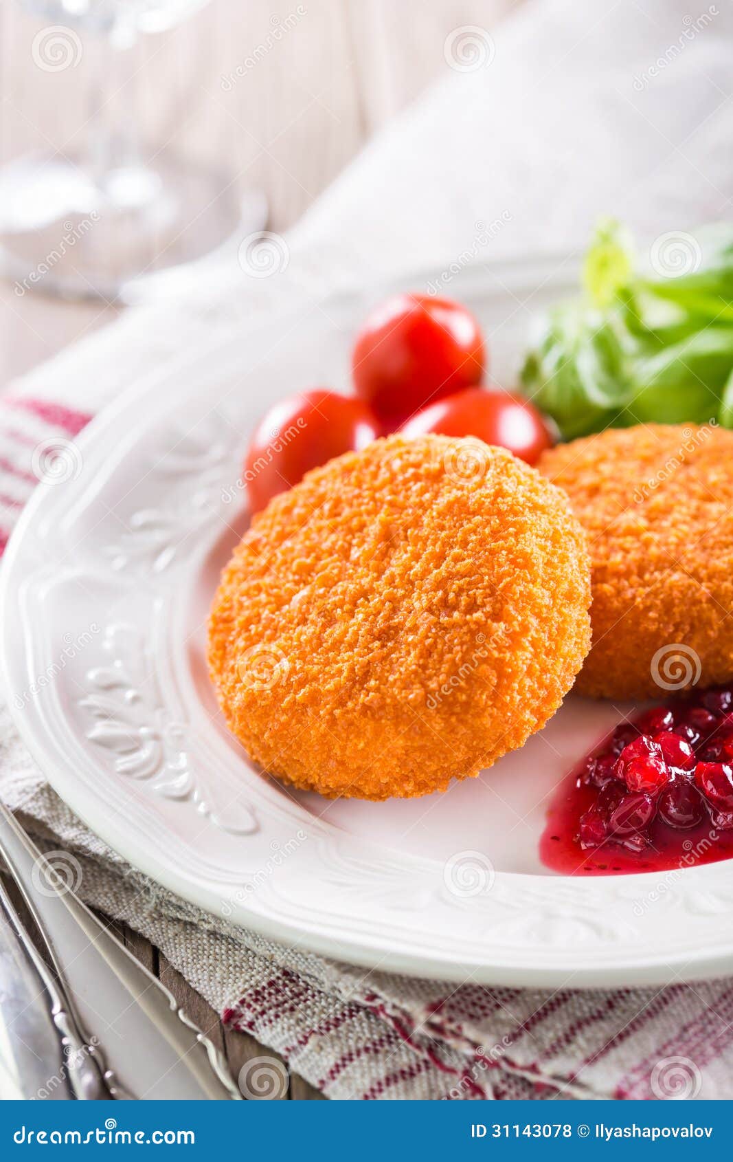 Camembert frit photo stock. Image du vert, repas, nutrition - 31143078