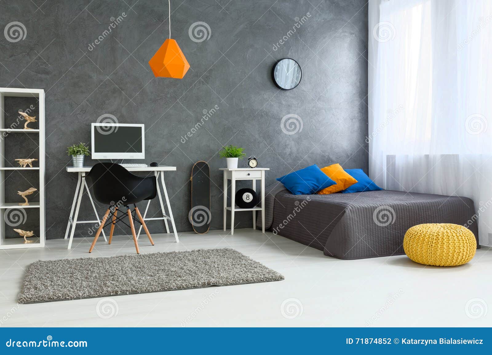 Camera Da Letto Perfetta Per L'adolescente Fotografia Stock - Immagine ...