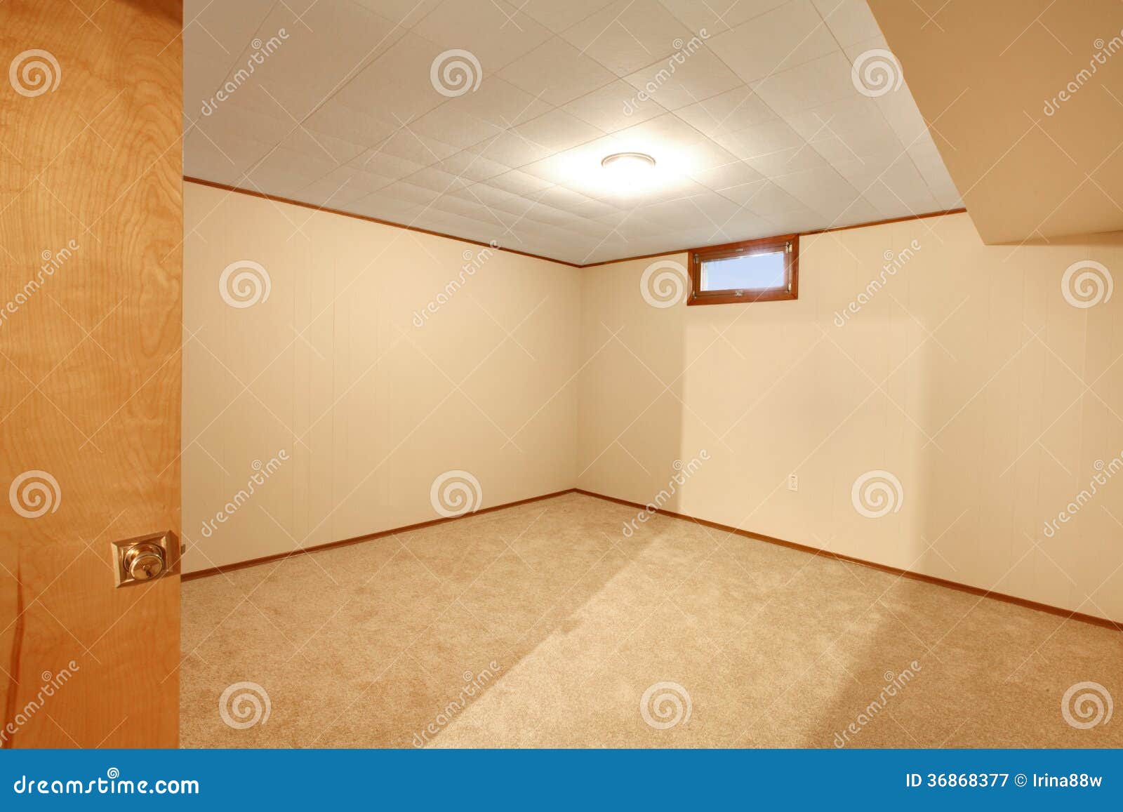 Camera Da Letto Vuota Del Seminterrato Foto stock - Foto stock gratuite ...