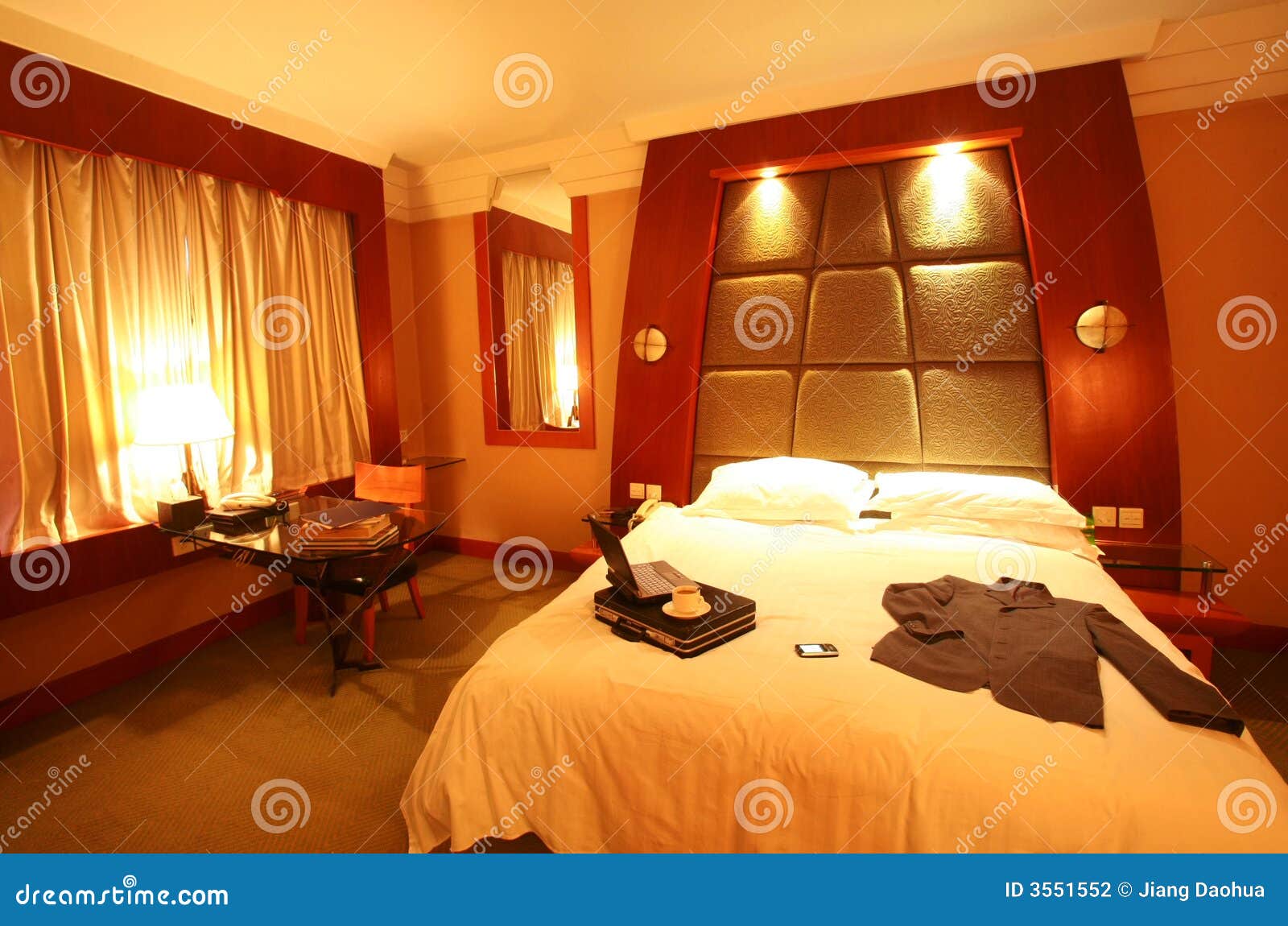 Camera di albergo fotografia stock. Immagine di oltremare - 3551552