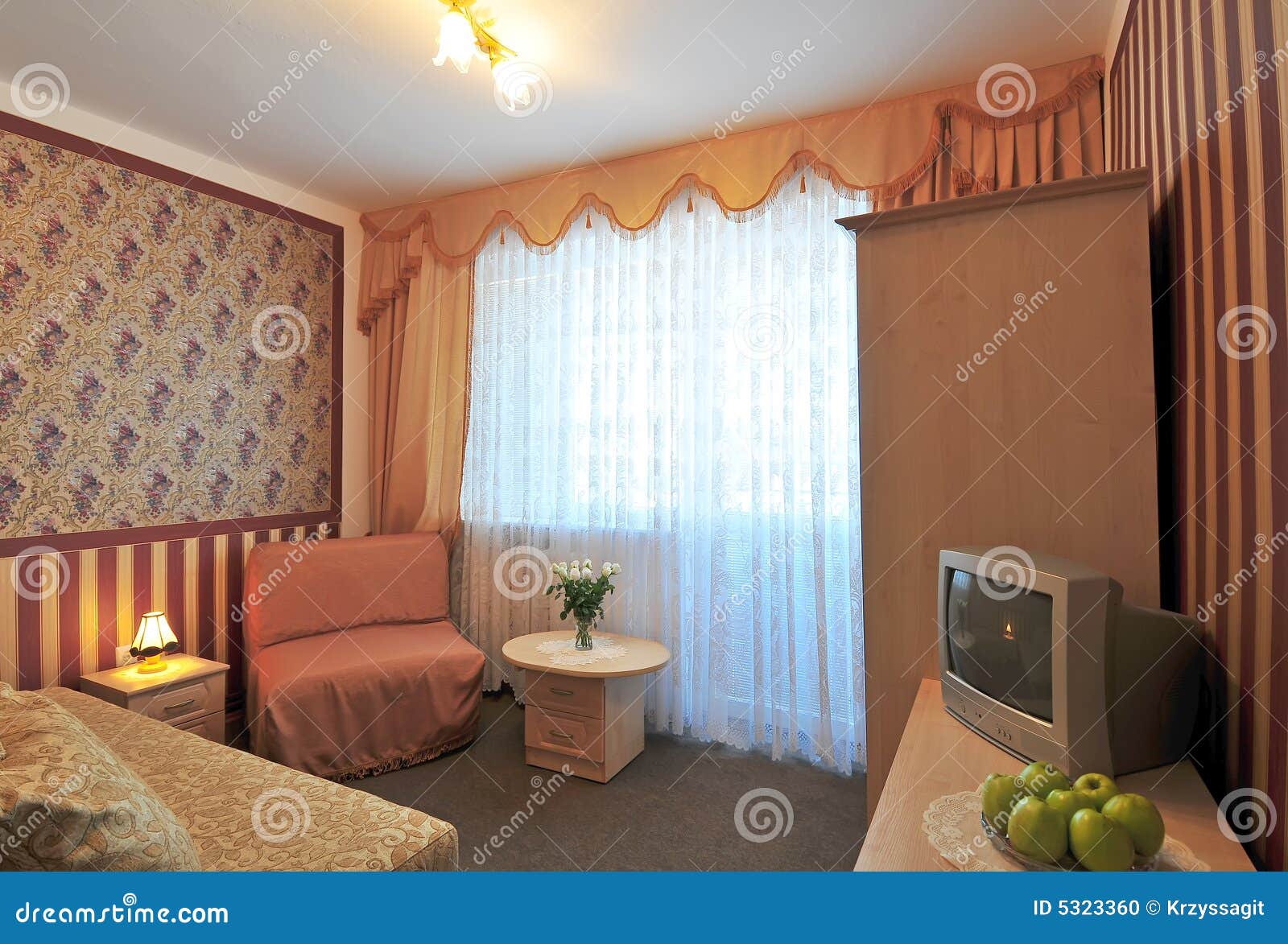 Camera di albergo fotografia stock. Immagine di tabella - 5323360