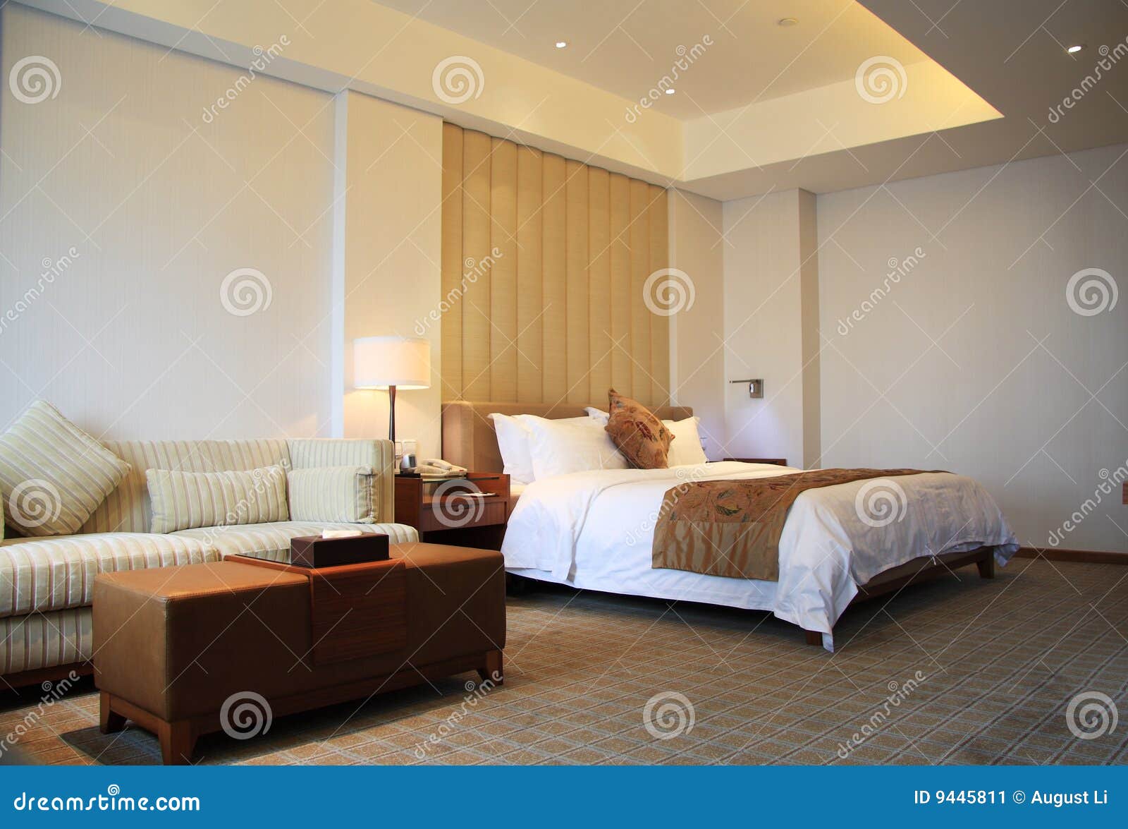 Camera di albergo immagine stock. Immagine di coppie, cuscino - 9445811