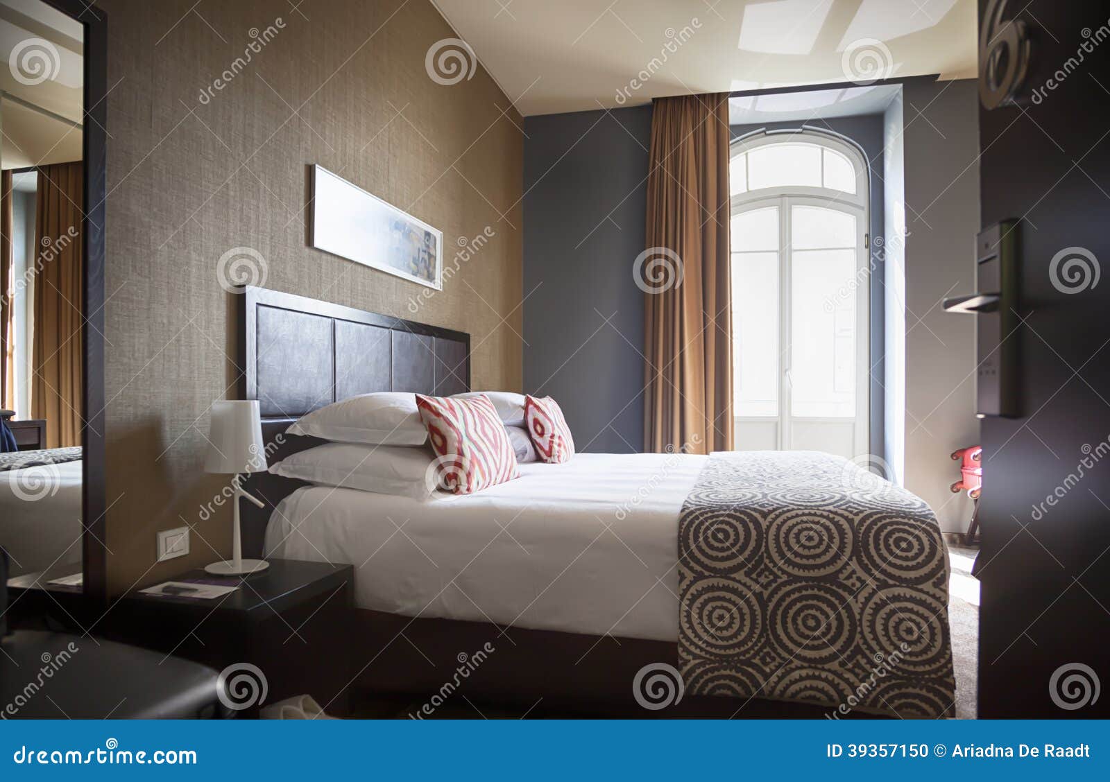 Camera di albergo classica fotografia stock. Immagine di ricco - 39357150