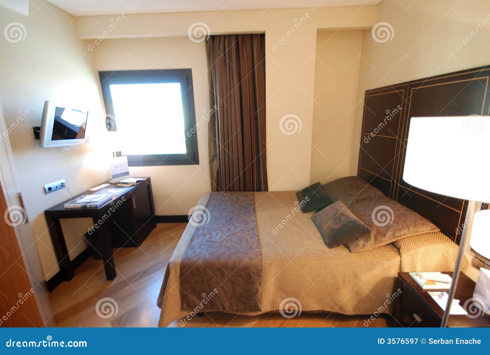 Camera di albergo moderna immagine stock. Immagine di contemporaneo ...