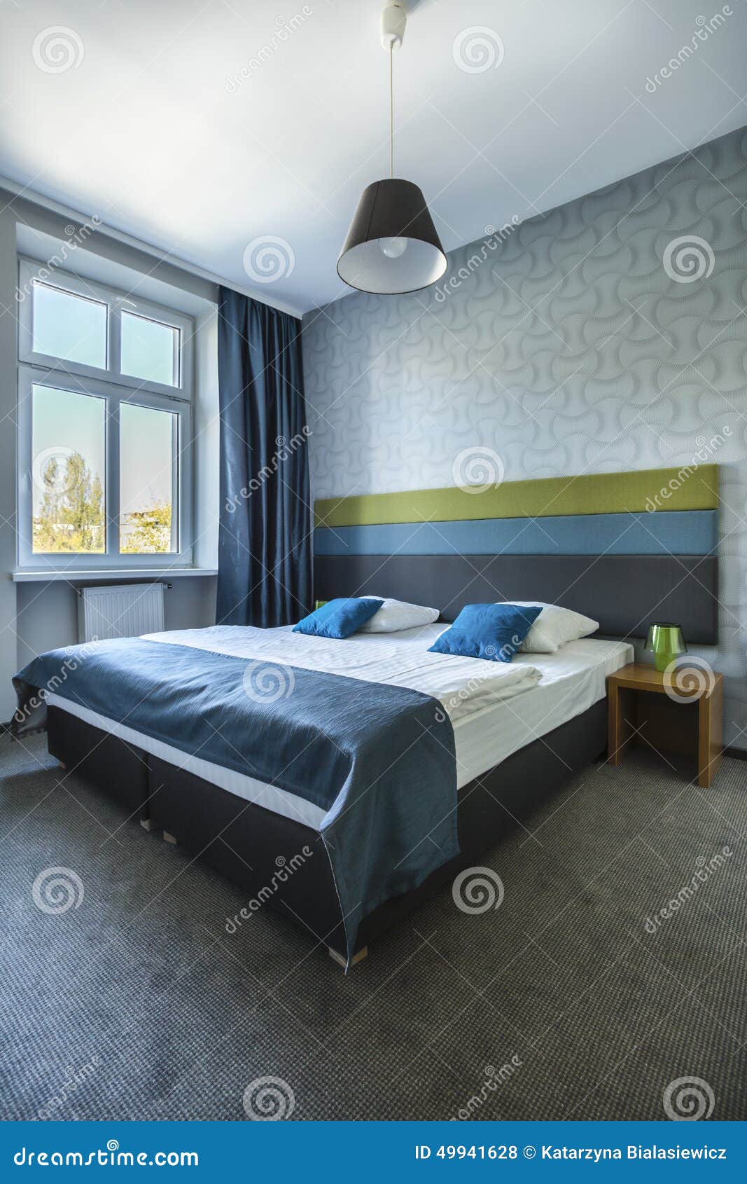 Camera di albergo moderna fotografia stock. Immagine di architettura ...