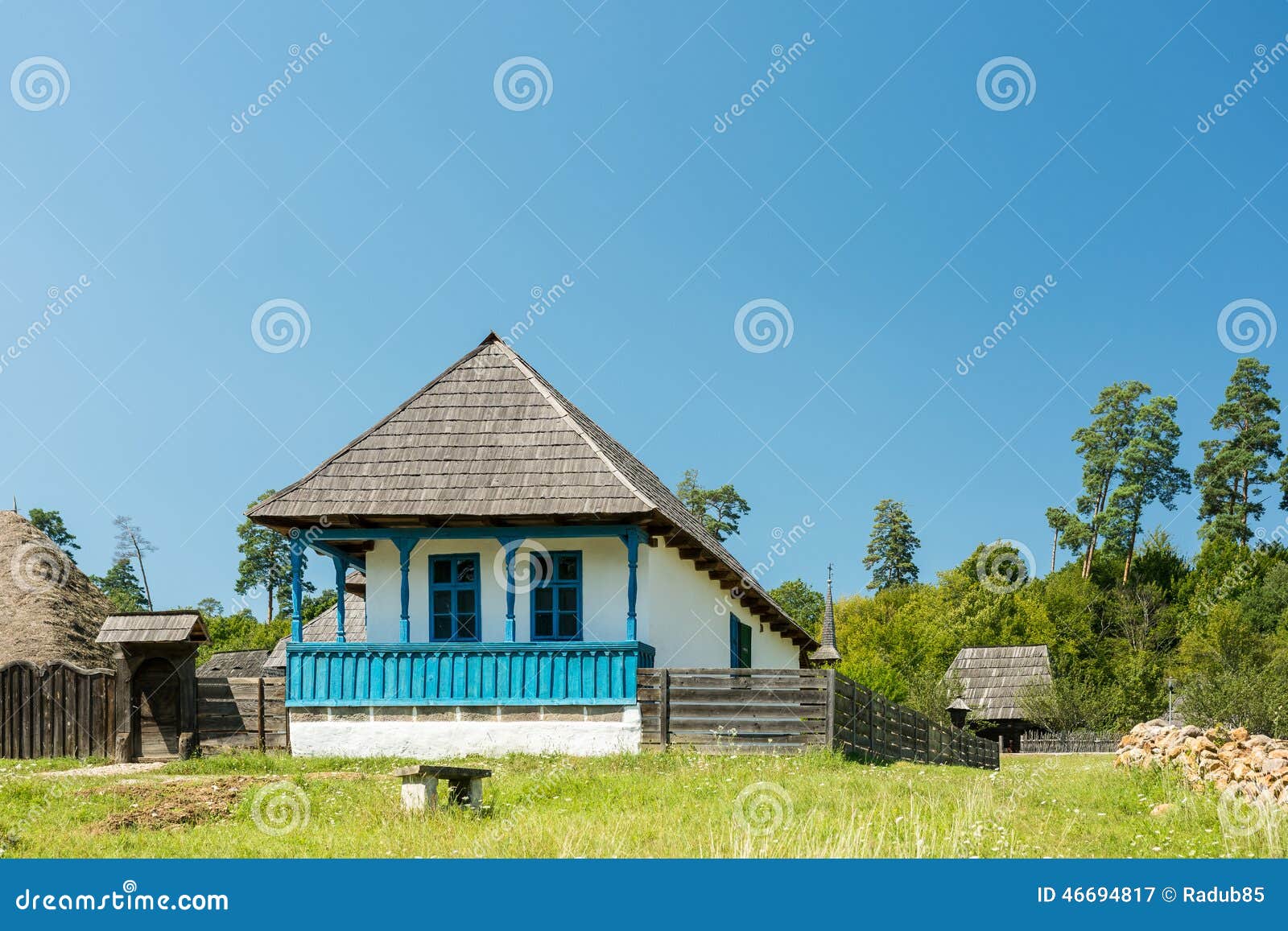 Camera Rumena Tradizionale Del Villaggio Immagine Stock - Immagine di ...