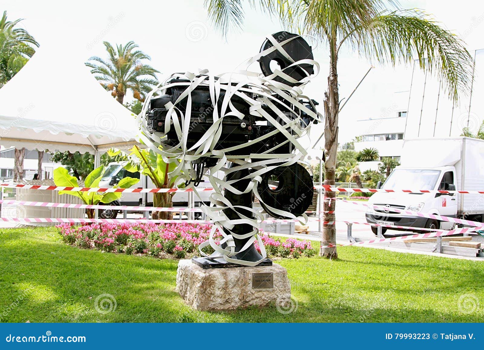 Camera sculpture editorial stock photo. Image of entertainment - 79993223