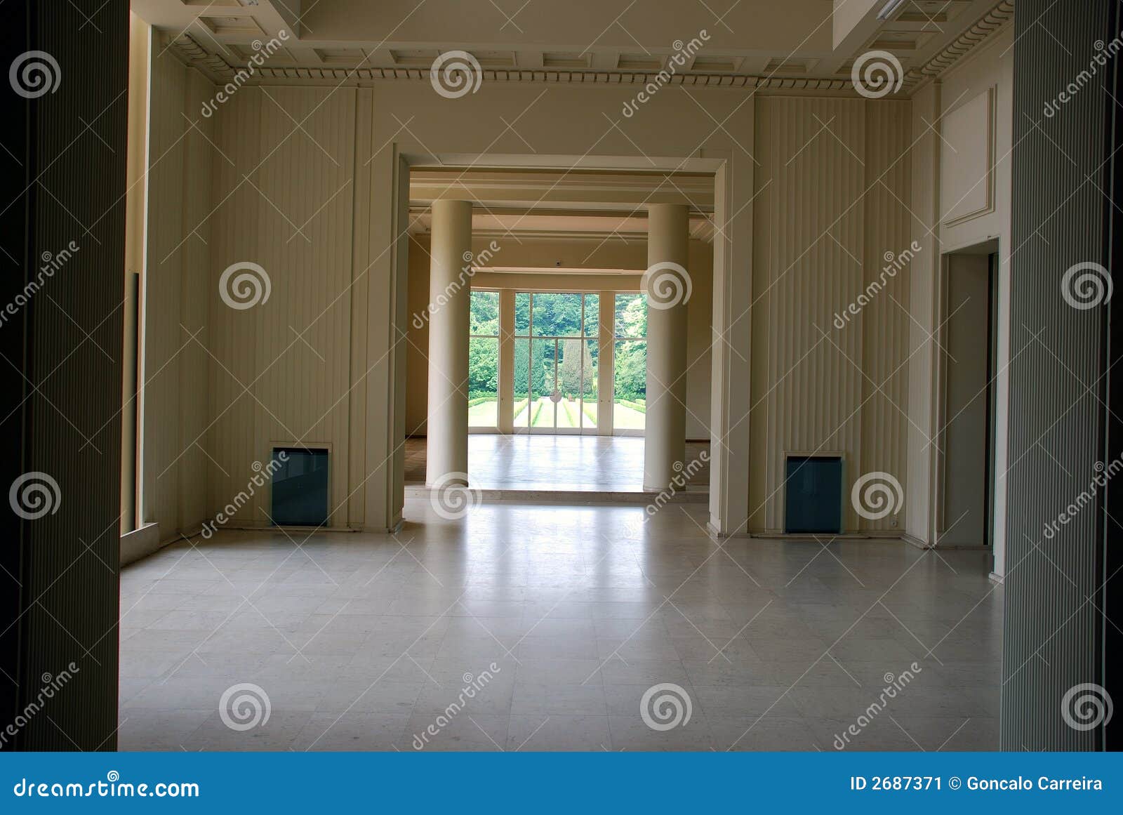 Camera vuota immagine stock. Immagine di nessuno, colonne - 2687371