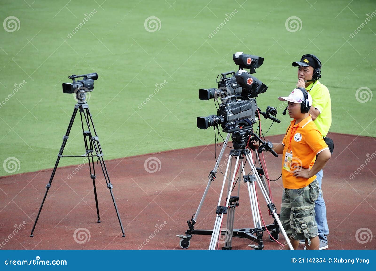 Cameraman image stock éditorial. Image du cour, main - 21142354
