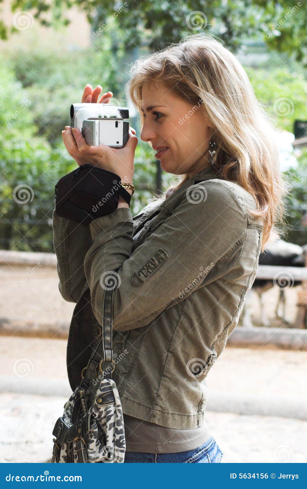Camerawoman photo stock. Image du pelliculage, cadreuse - 5634156