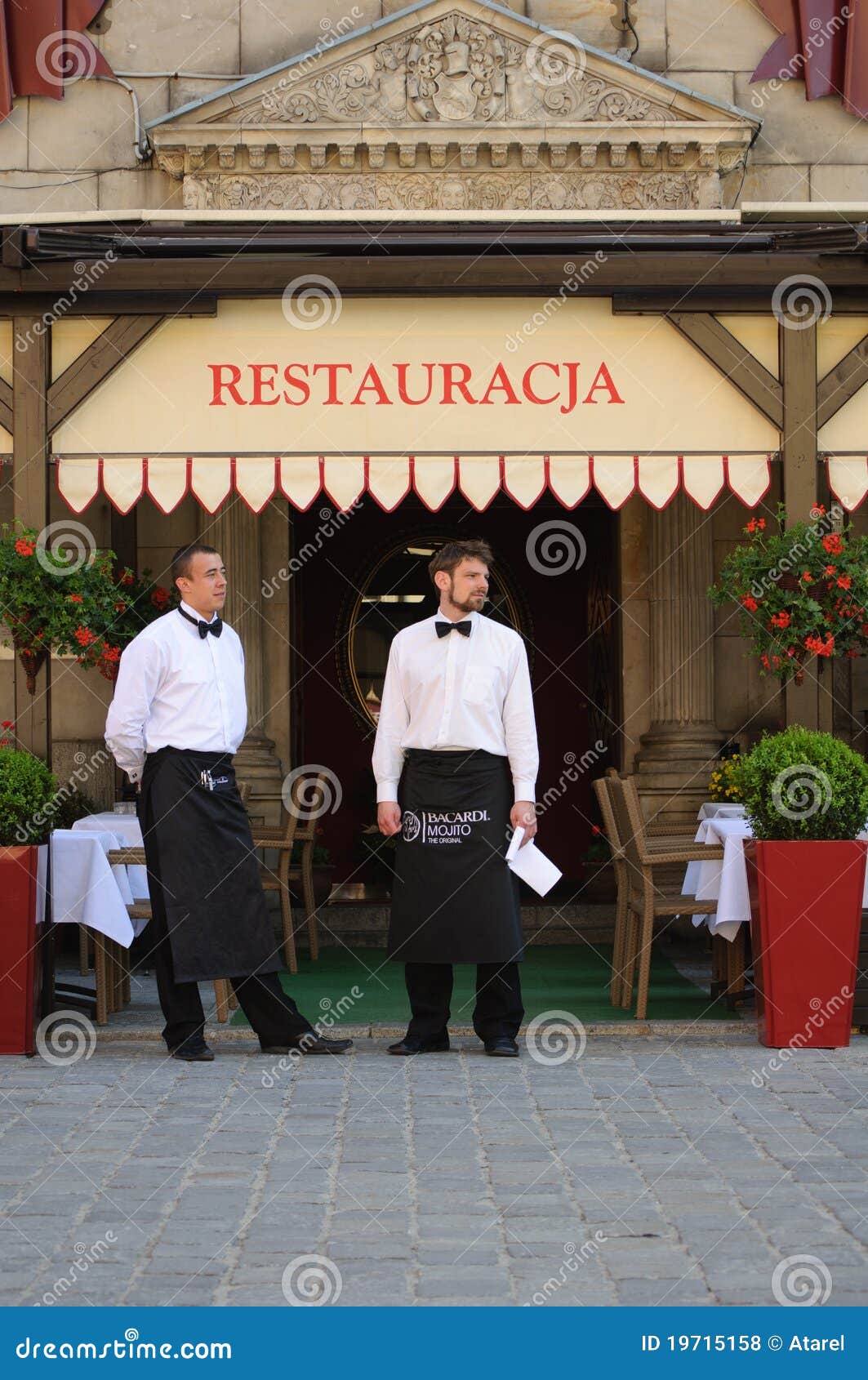 2,050 Camerieri Foto - Foto Stock Gratis e Royalty-Free da Dreamstime