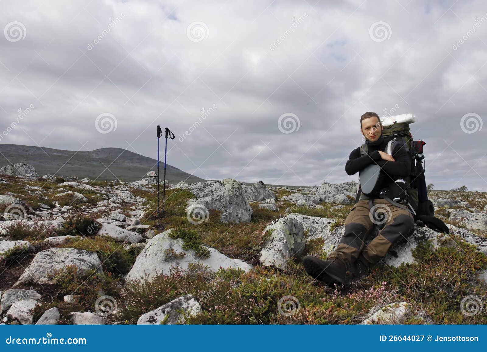 Caminante En El Yermo De Noruega Imagen de archivo - Imagen de rastro ...