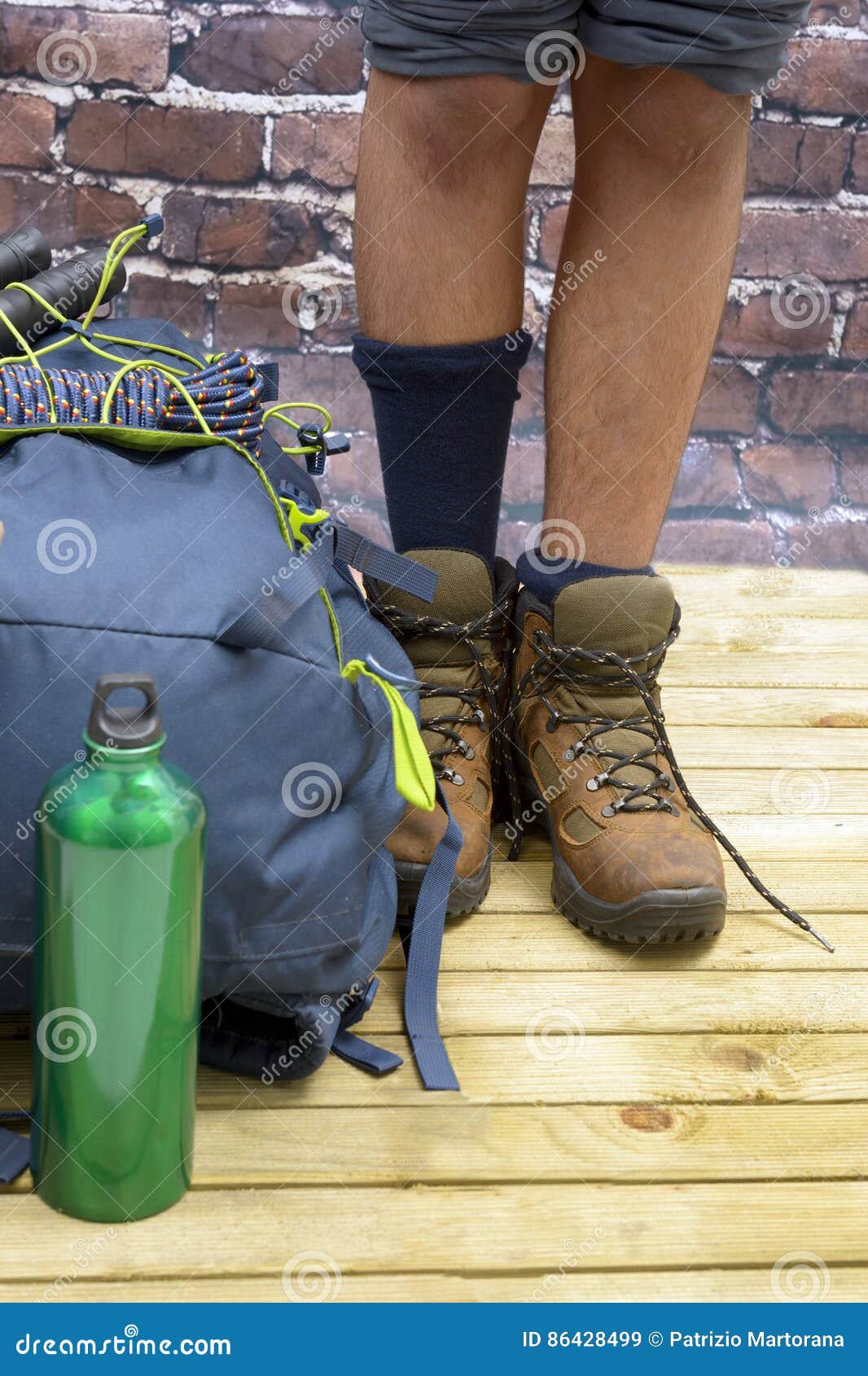 Caminhando O Equipamento, a Mochila, As Botas E a Trouxa Imagem de ...