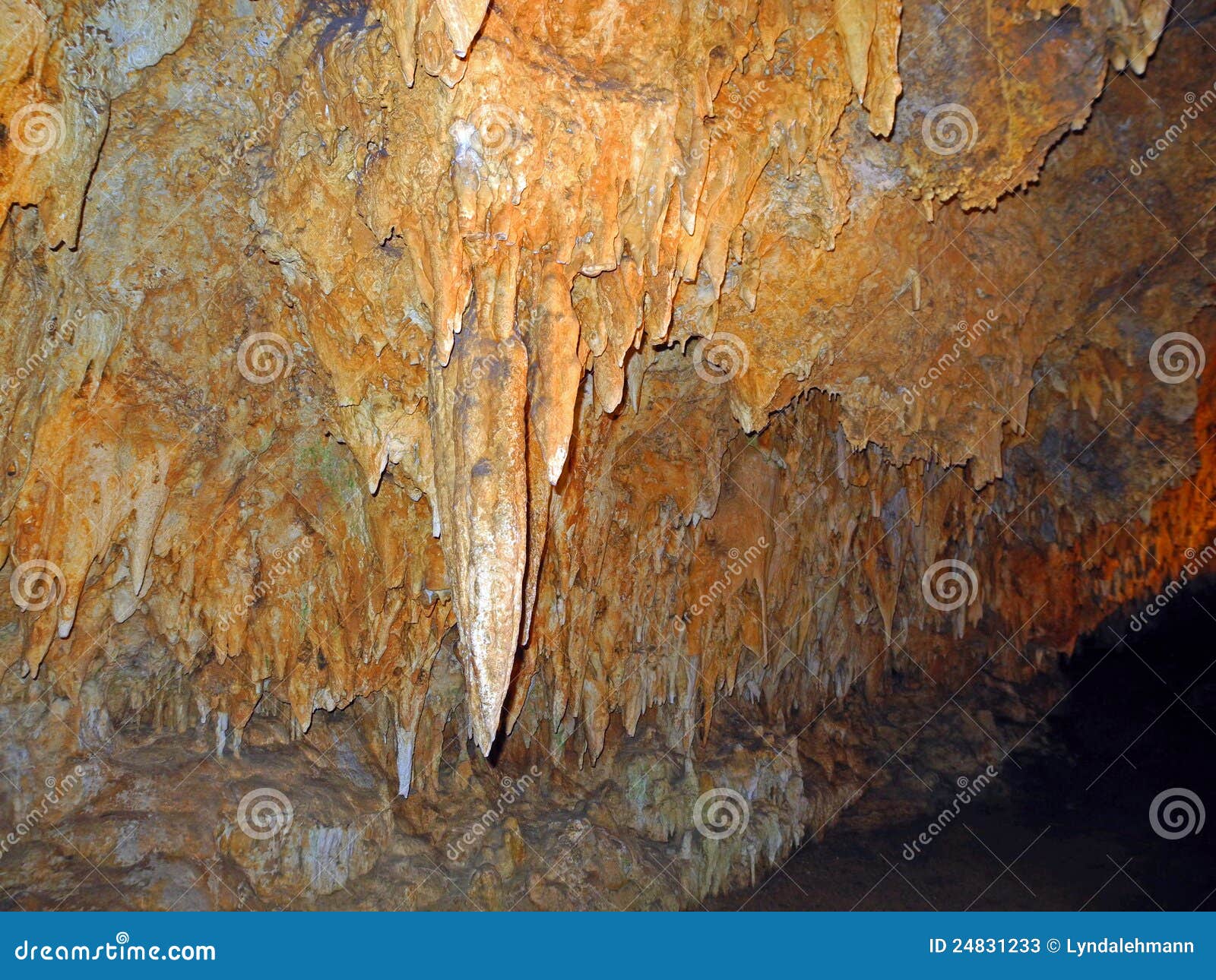 Camino al mundo terrenal imagen de archivo. Imagen de catacumba - 24831233