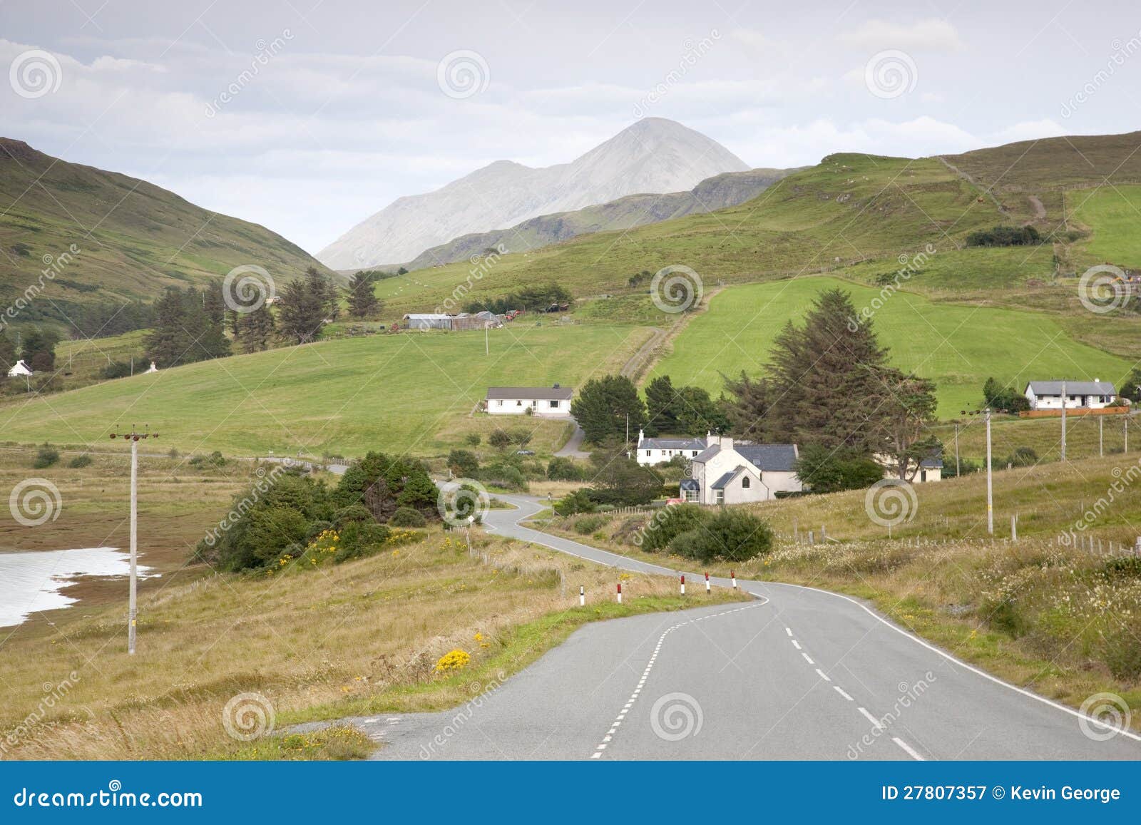 Camino de Carbost imagen de archivo. Imagen de escarnio - 27807357