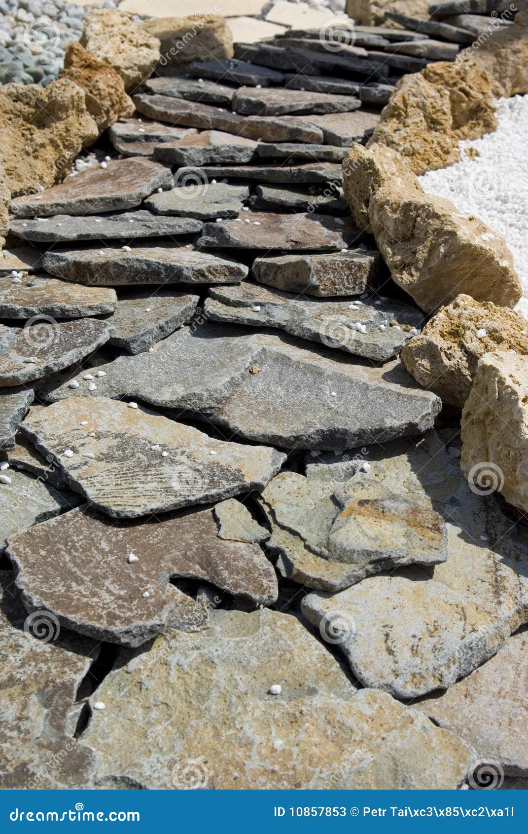 Camino de la roca imagen de archivo. Imagen de textura - 10857853